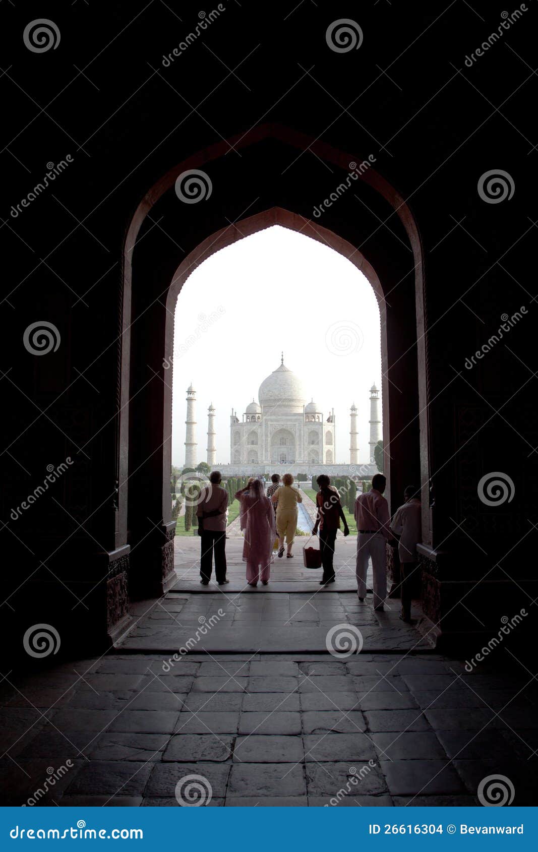 Taj Mahal All'interno Del Archway Immagine Stock Editoriale - Immagine ...