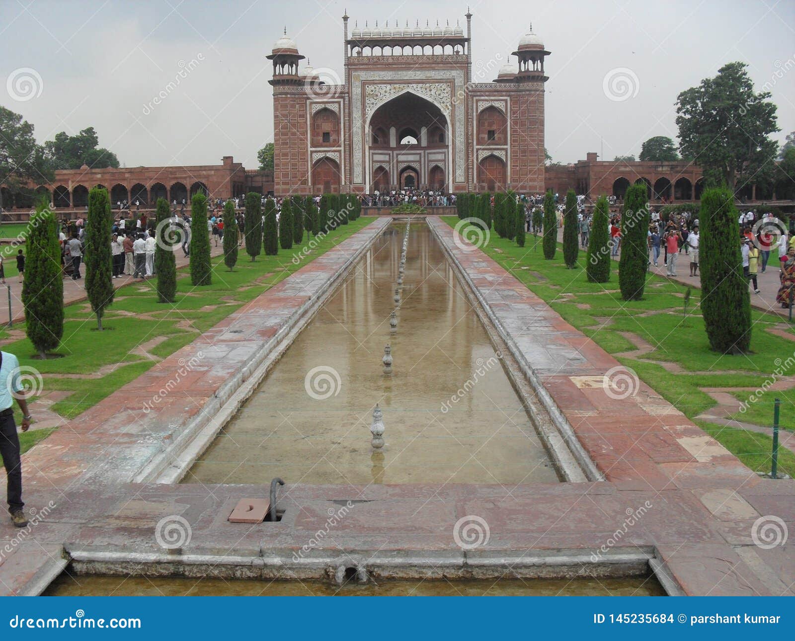 Taj Mahal Front editorial stock image. Image of india - 145235684