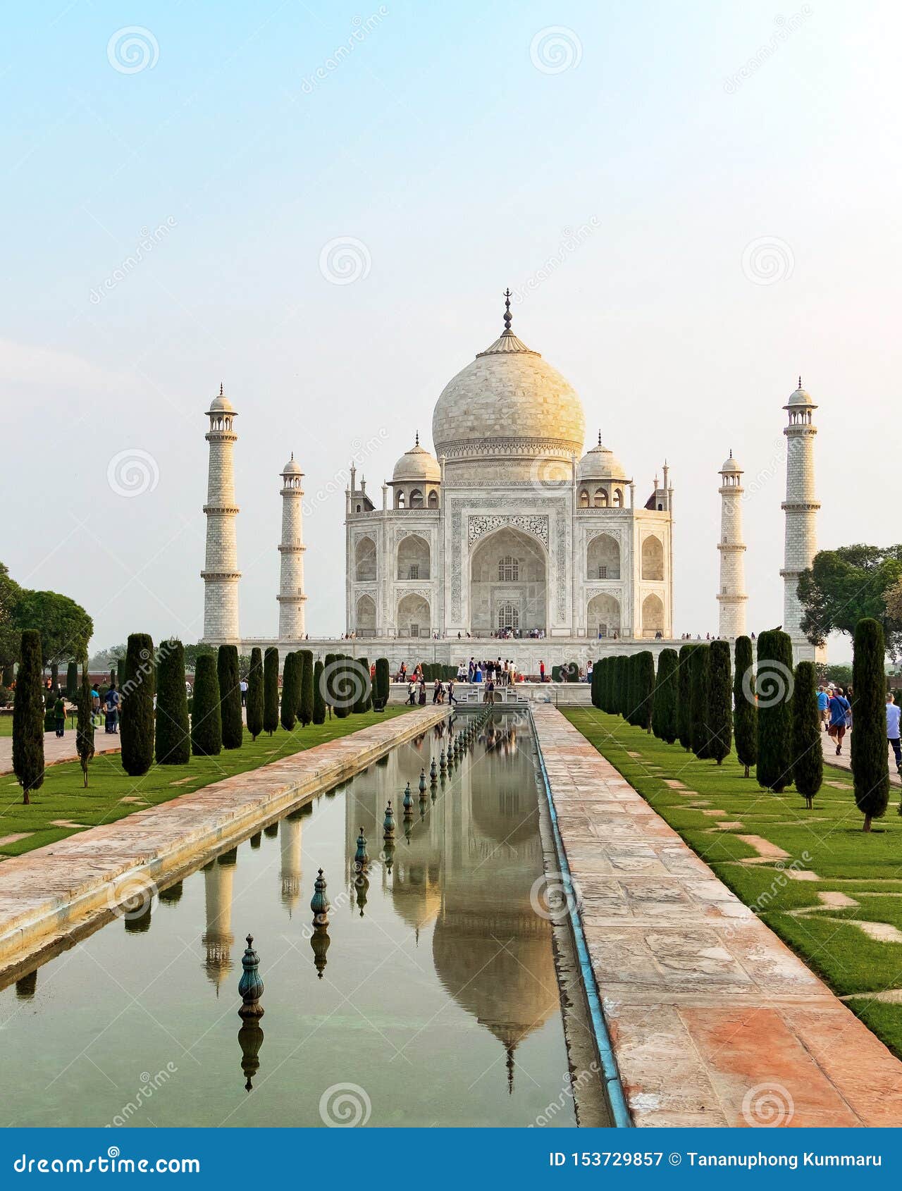 Taj Mahal Front View Reflected on the Reflection Pool. Editorial ...