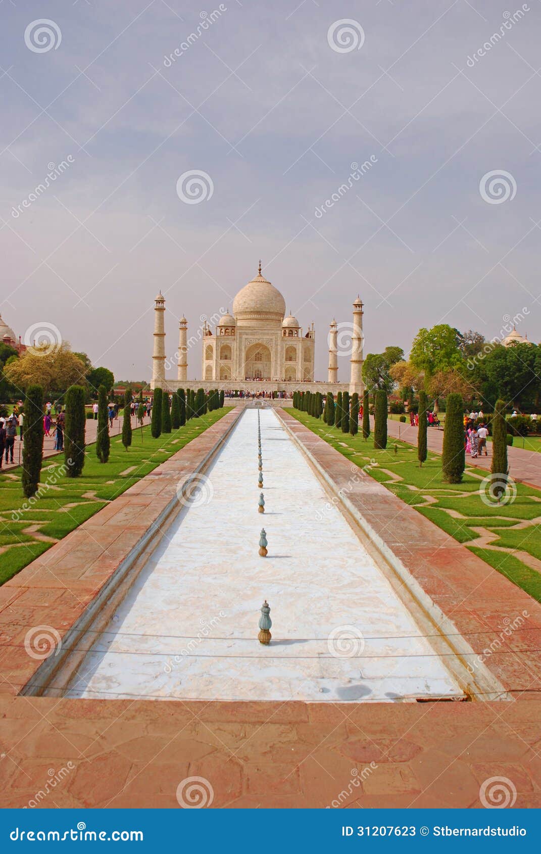Taj Mahal with the Pool and Garden Editorial Stock Photo - Image of ...