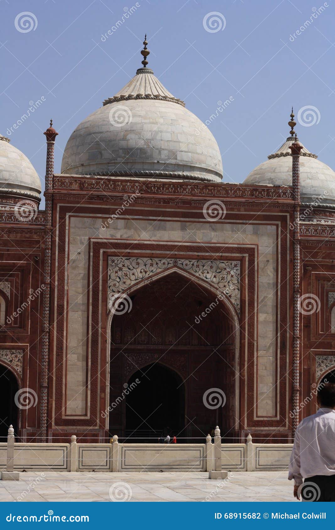 Taj Mahal editorial photography. Image of mosque, dome - 68915682