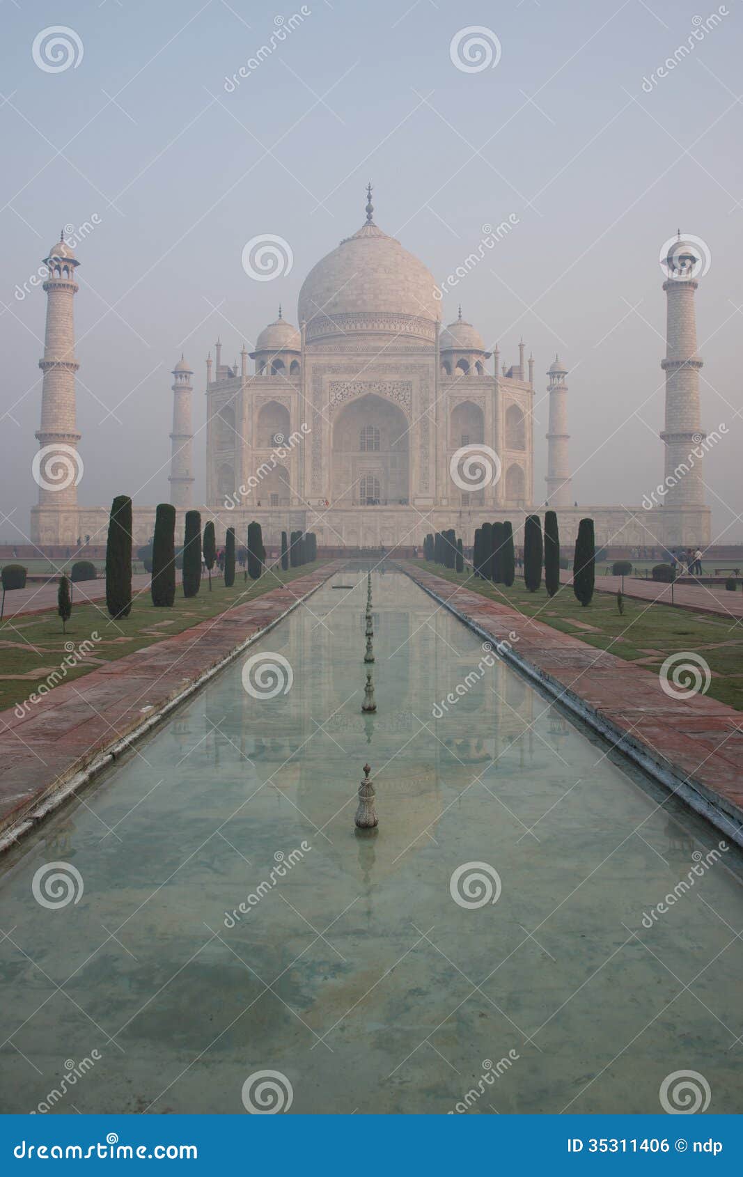 Taj Mahal Reflection in Long Pool Stock Photo - Image of reflecting ...