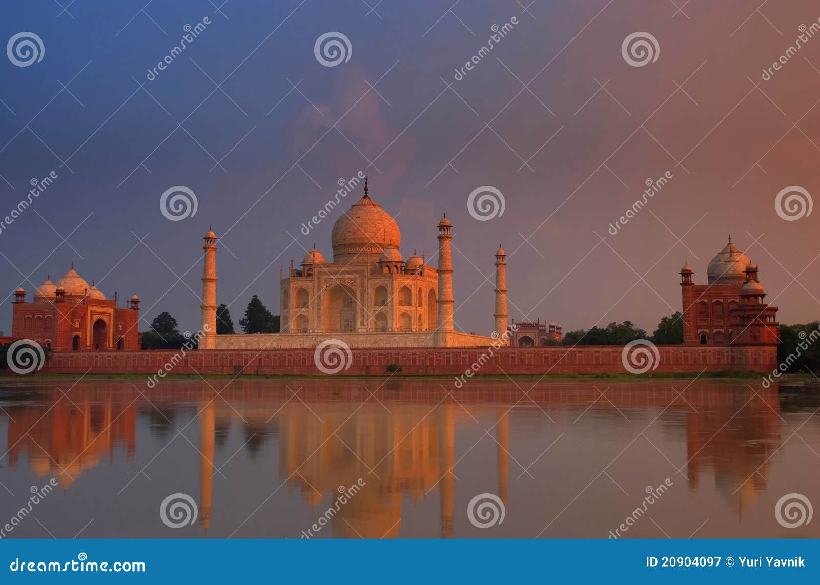 Taj Mahal at sunset stock image. Image of cloud, excursion - 20904097