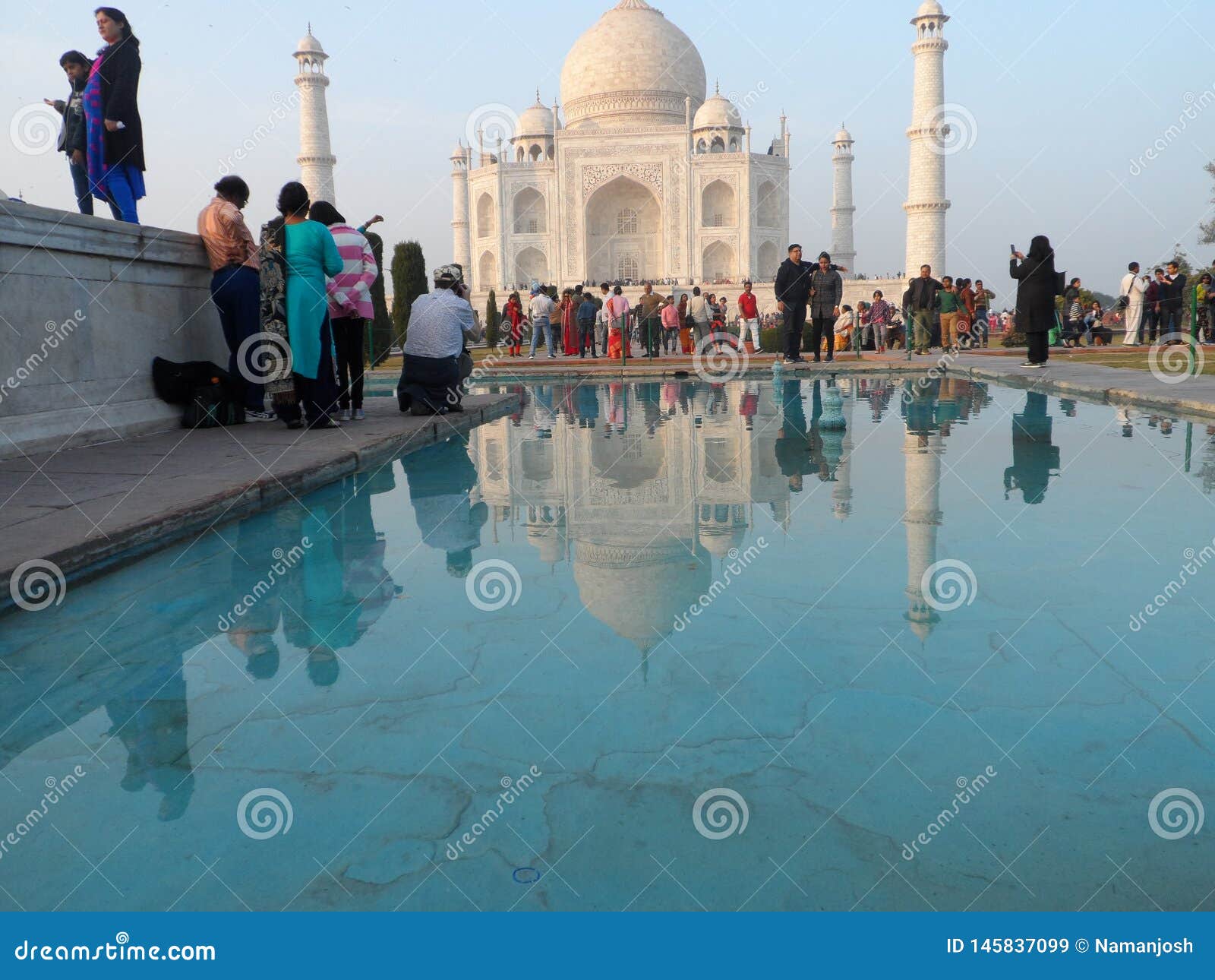 Taj Mahal water Shadow editorial stock image. Image of building - 145837099