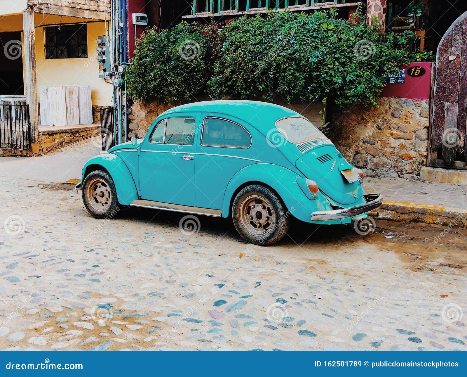 Taking It Back To The 80s With The Vintage Volkswagen Beetle Picture ...