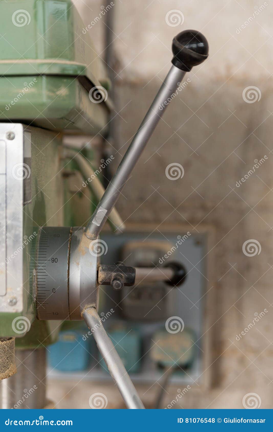 Taladradora En Un Taller Del Carpintero Foto de archivo - Imagen de ...