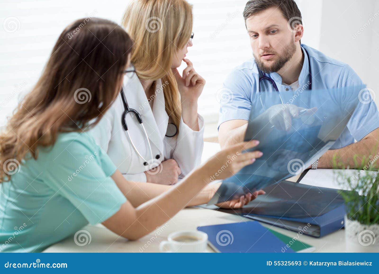 Talking about a Difficult Case Stock Image - Image of smiling, clinic ...