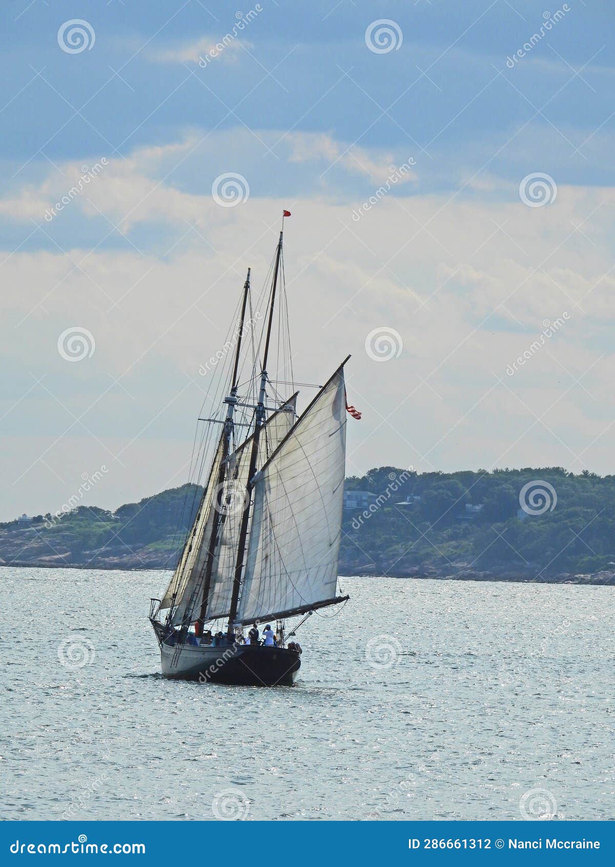 Schooner Tall Ship Cruising on Gloucester Bay Atlantic Ocean Editorial ...