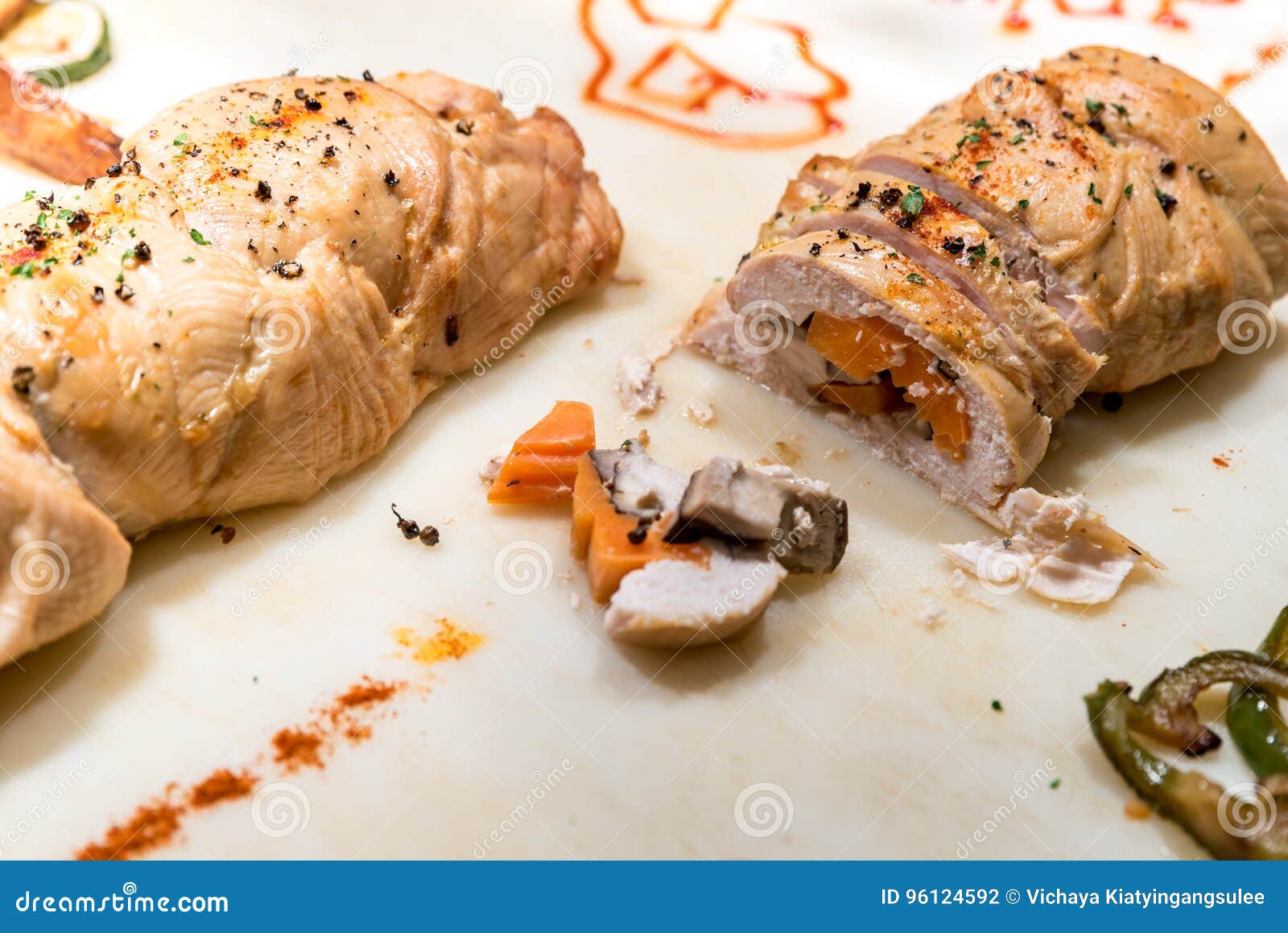 Talla De La Pechuga De Pollo Rellena Foto de archivo - Imagen de adorne ...