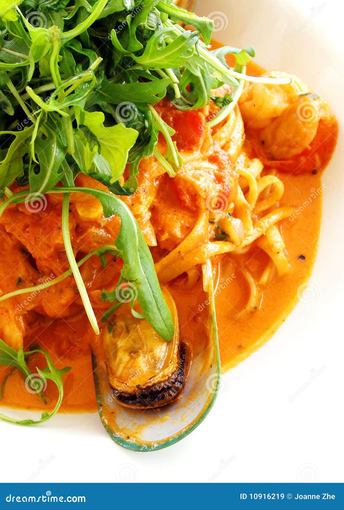 Tallarines Con El Plato De Los Crustáceos Imagen de archivo - Imagen de ...