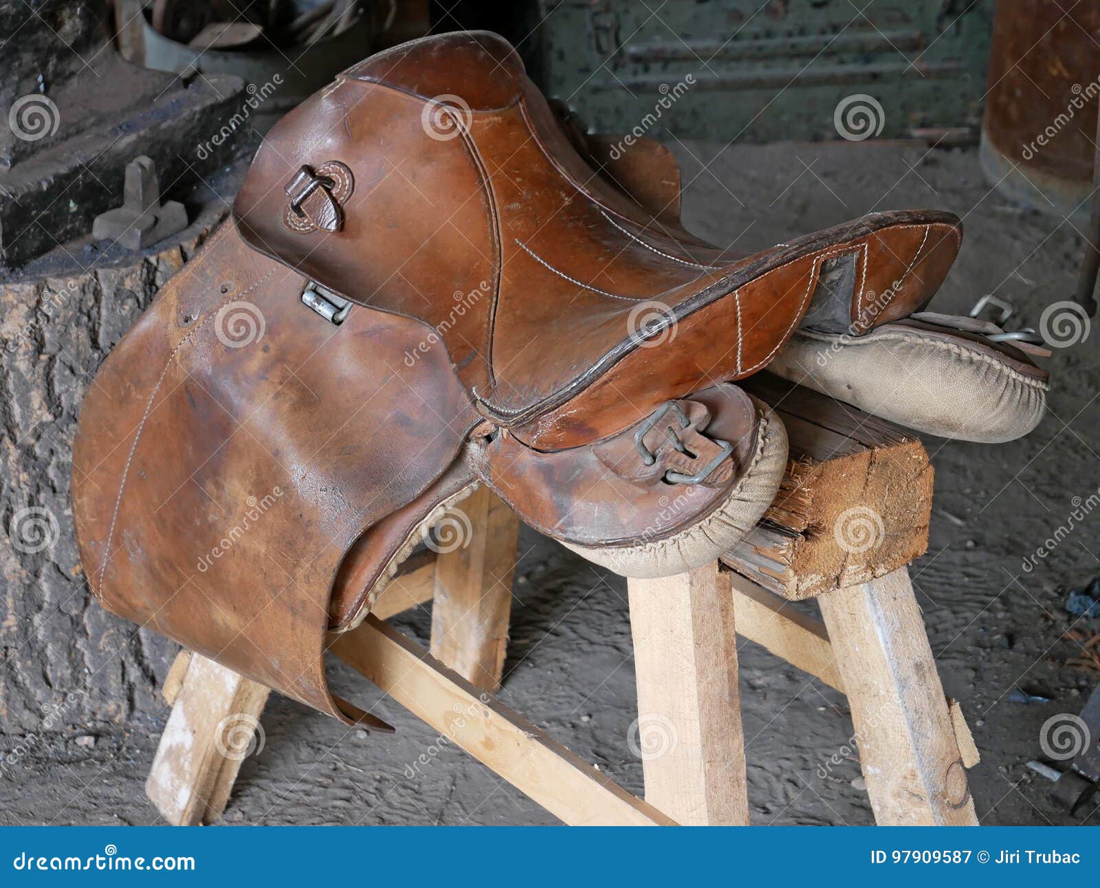 Taller Tradicional De La Talabartería Imagen de archivo - Imagen de ...
