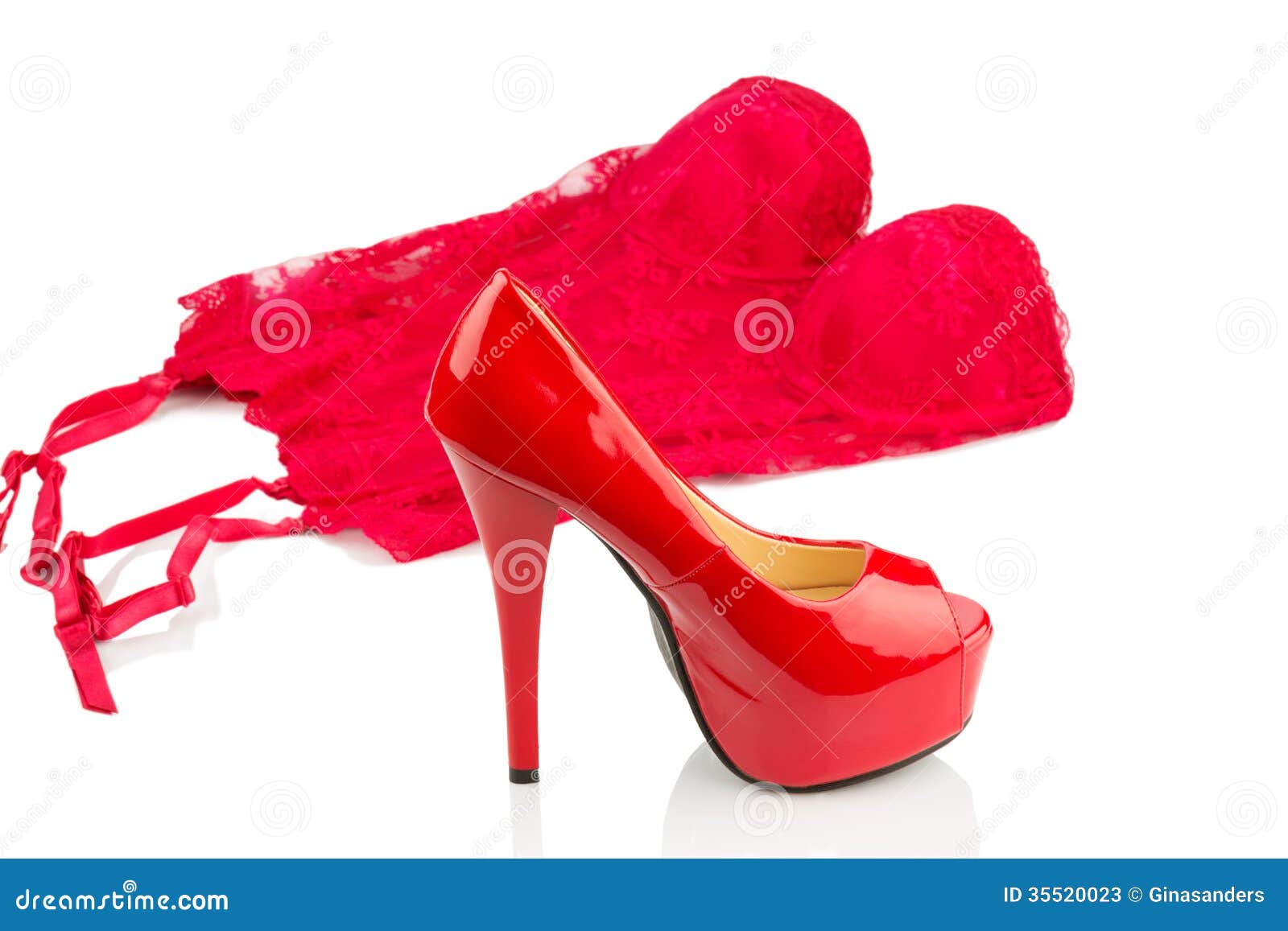 Talons Hauts Et Lingerie Rouges Image stock - Image du fétichisme ...