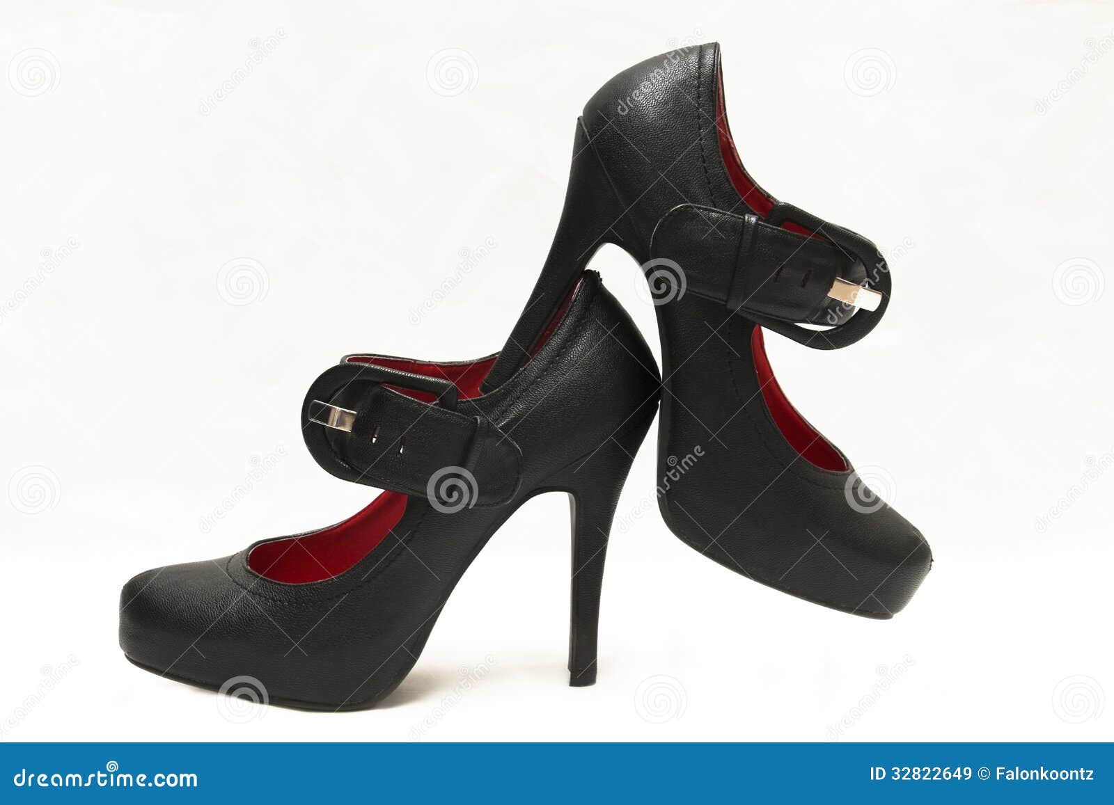 Talons Hauts Rouges Et Noirs Image stock - Image du pile, cocktail ...