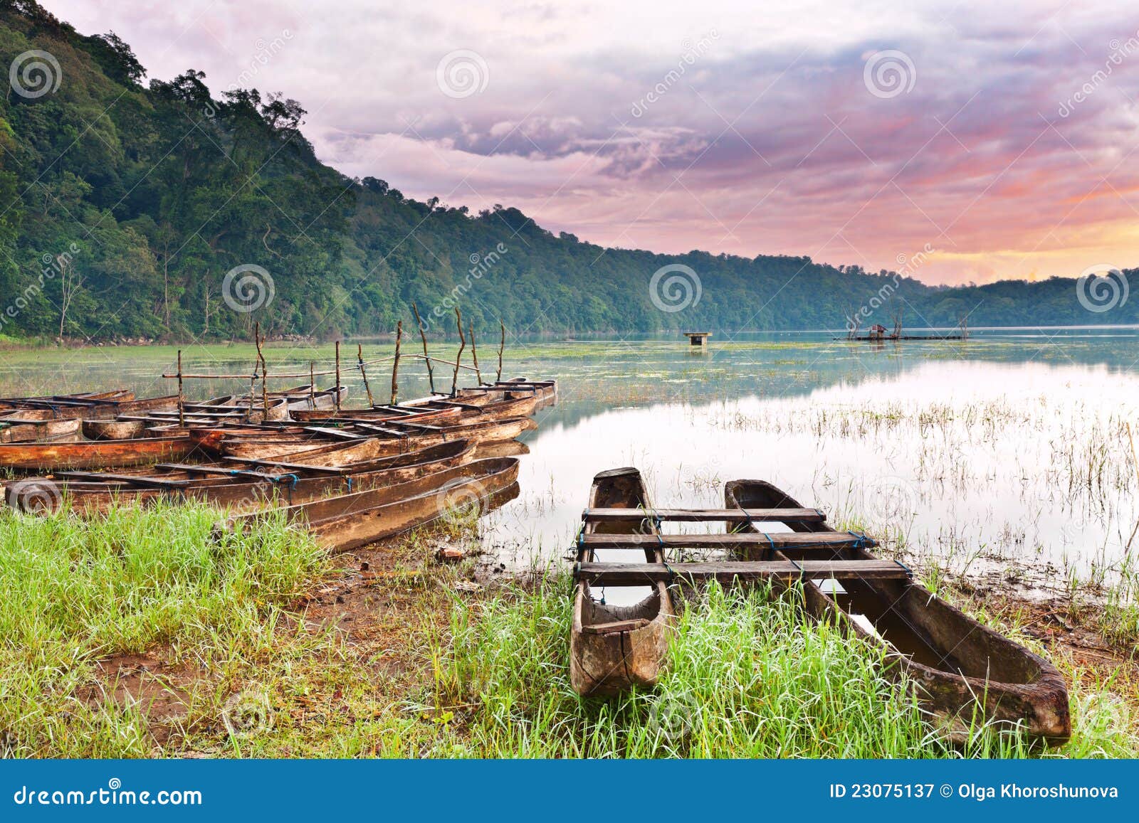 Tamblingan lake stock image. Image of sunset, cloudy - 23075137