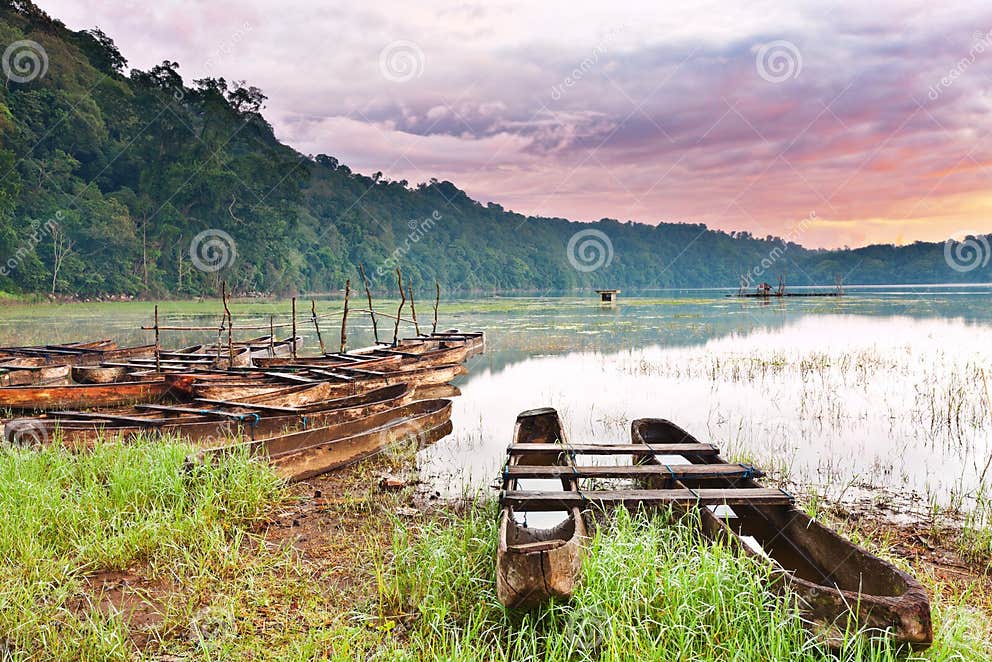 Tamblingan lake stock image. Image of sunset, cloudy - 23075137