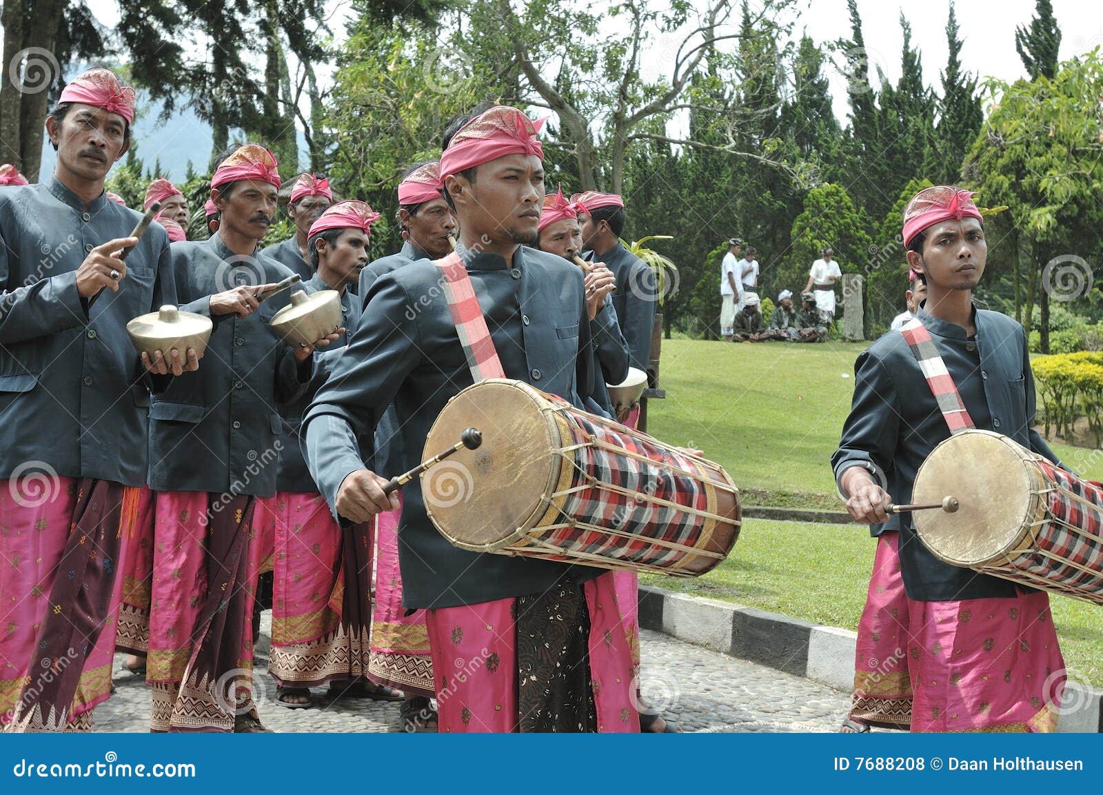 Tambores, gongos y flautas foto de archivo editorial. Imagen de ...