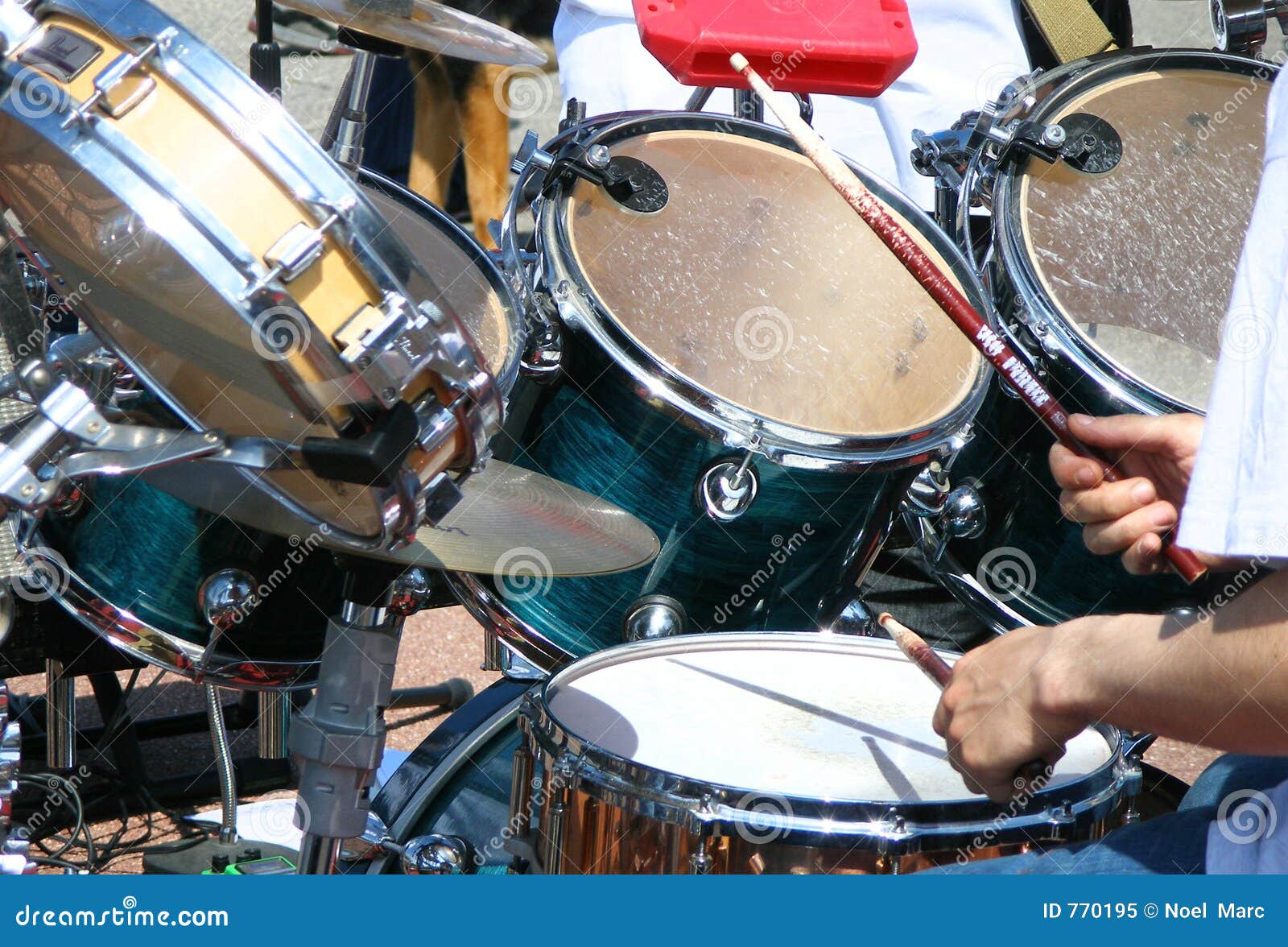 Tambour image stock. Image du roche, microphone, étoile - 770195