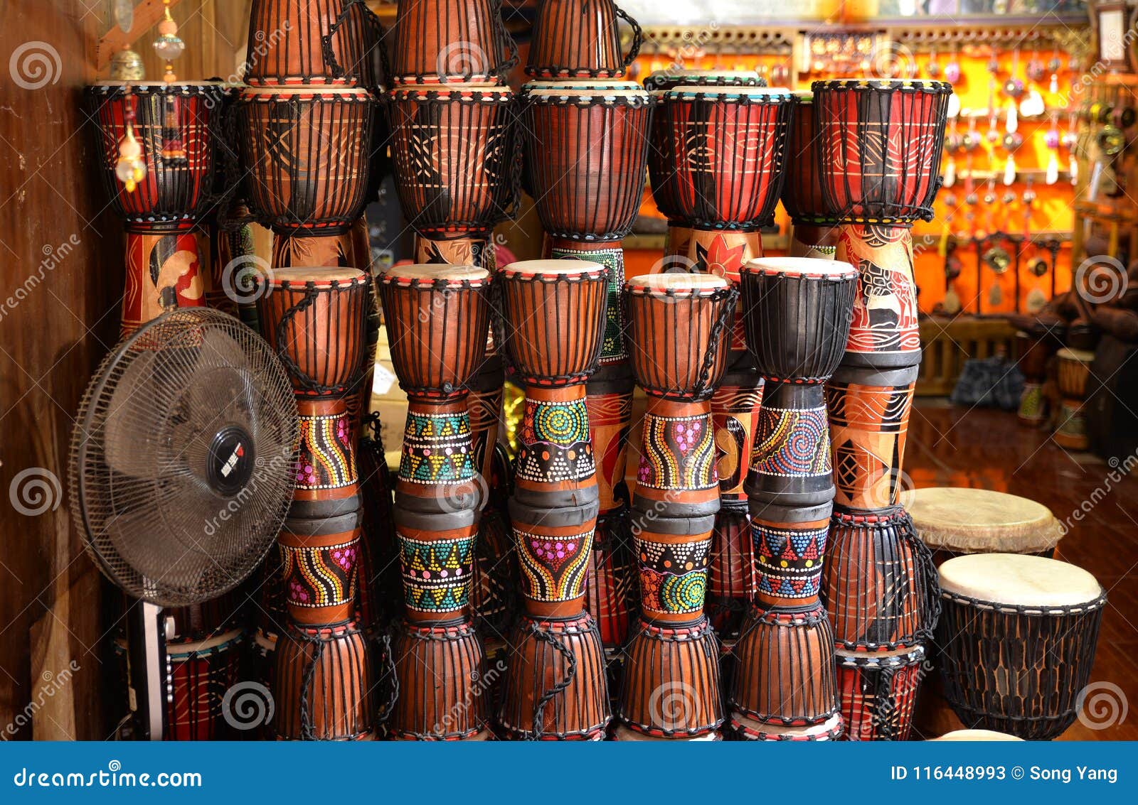 Tambour de basque africain photo stock éditorial. Image du fond - 116448993