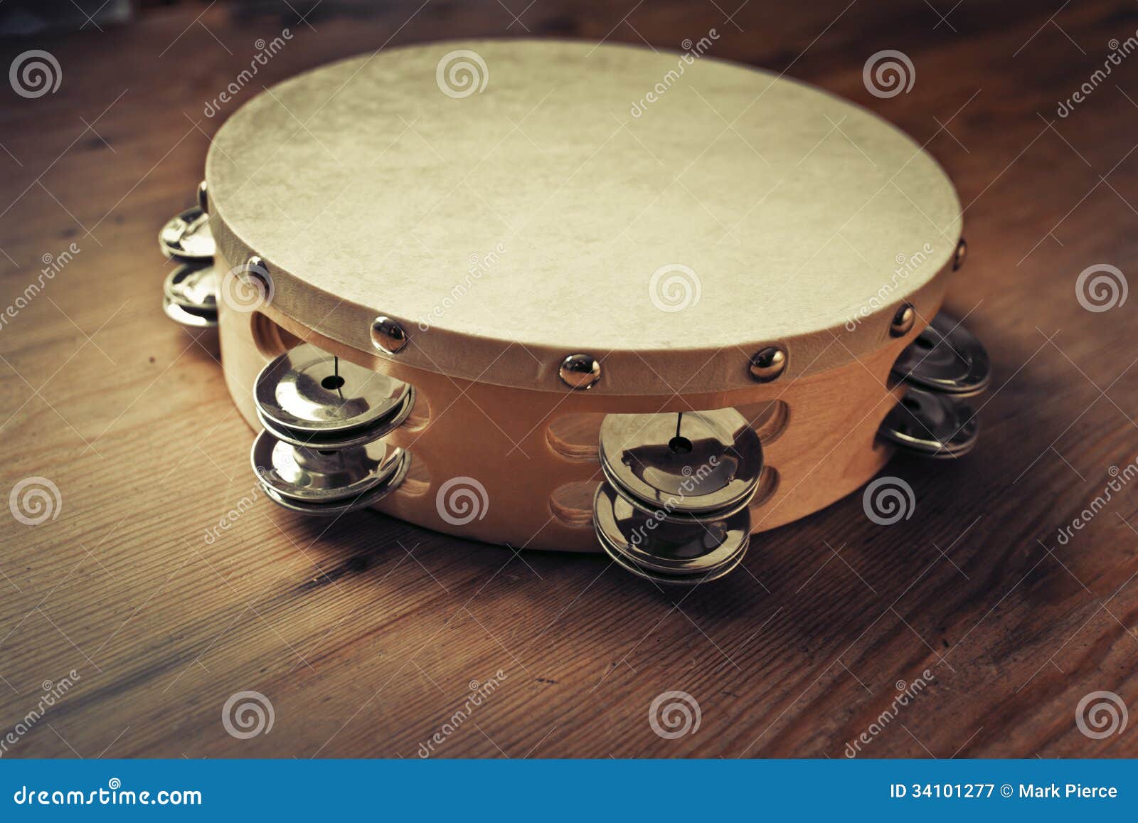 Tambour de basque en bois image stock. Image du peau - 34101277