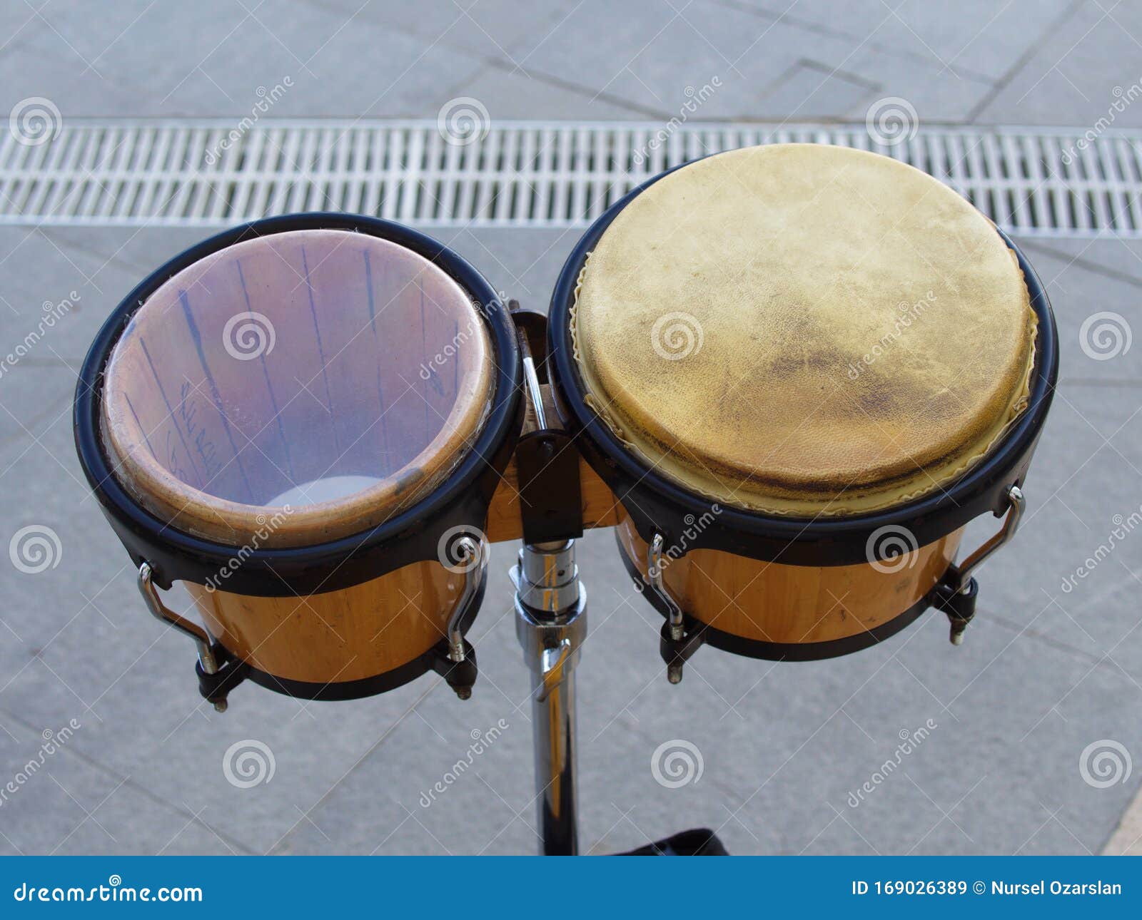 Tambour de bongo image stock. Image du tambour, acoustique - 169026389