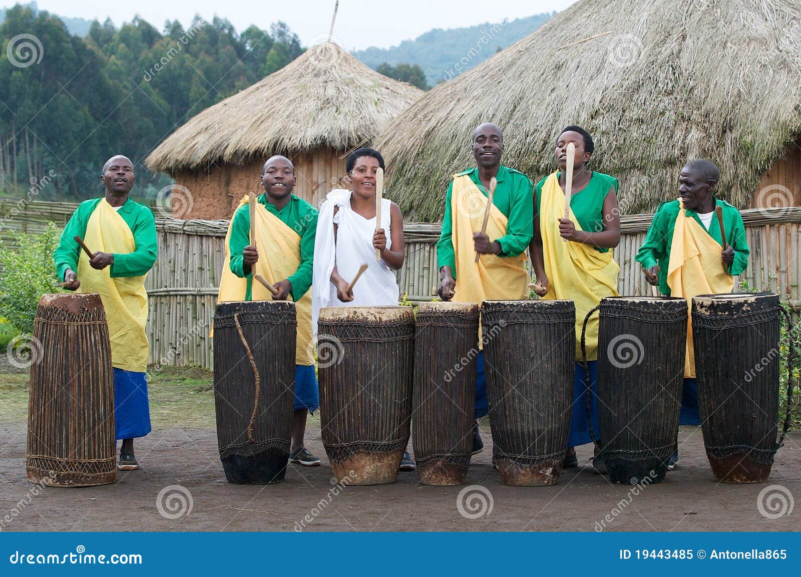 Tambours du Rwanda image éditorial. Image du combat, république - 19443485
