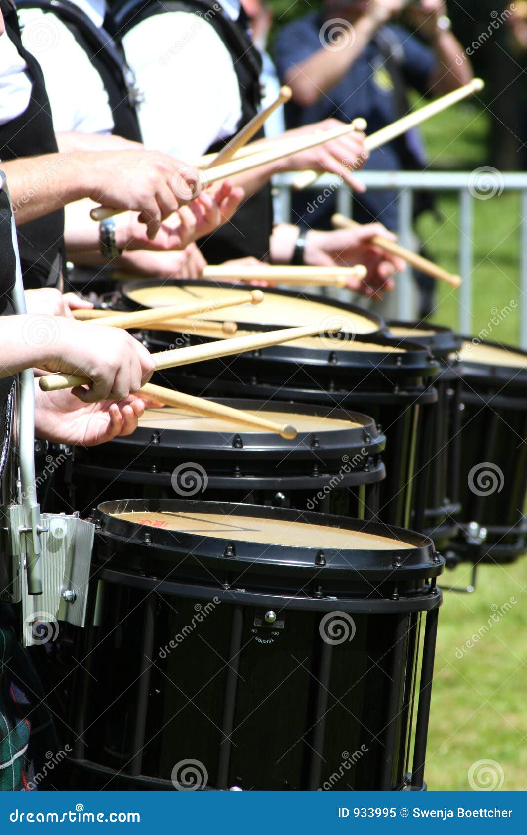 Tamburi immagine stock. Immagine di sacchetto, fascia, mano - 933995