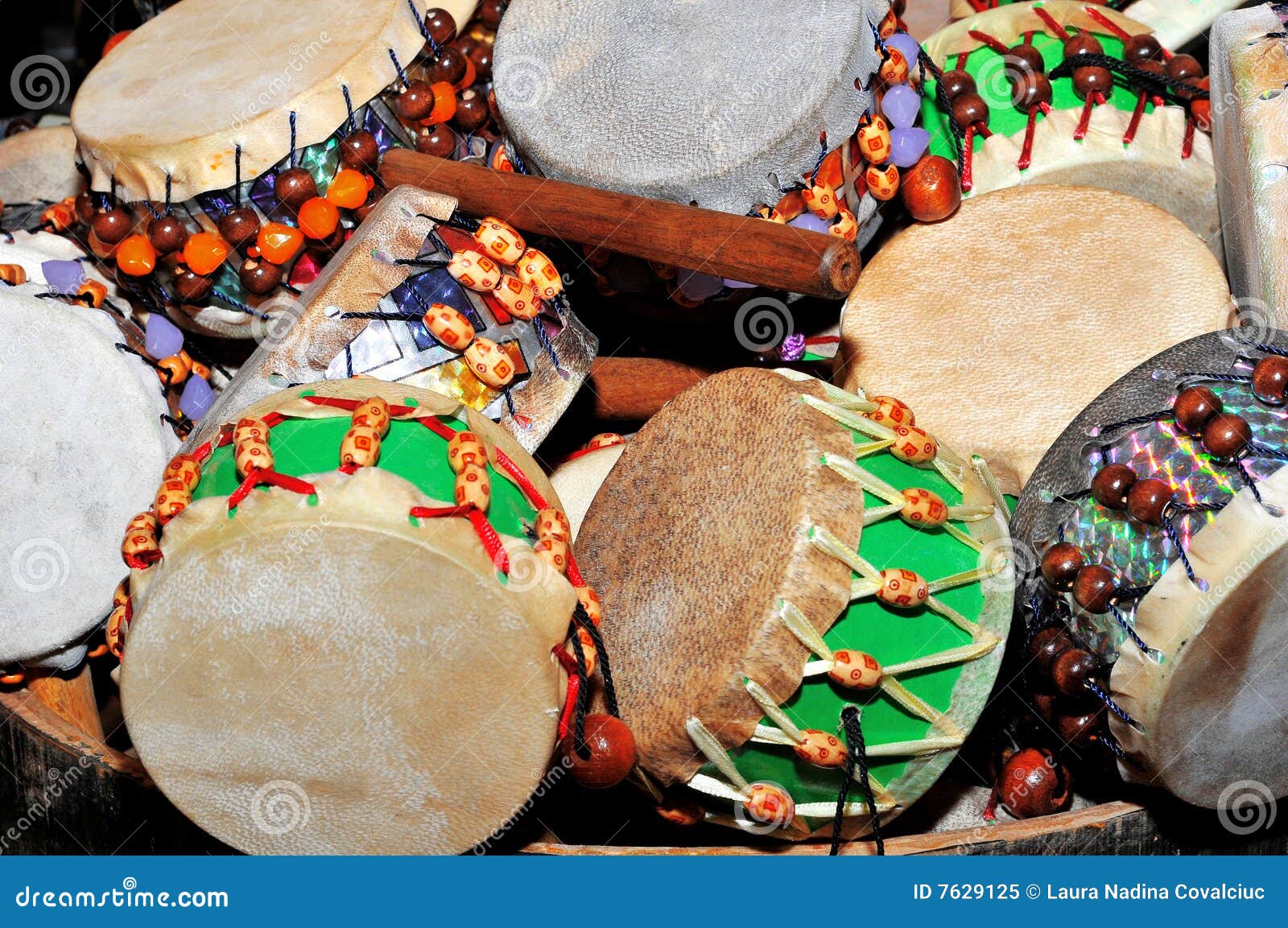 Tamburi del bongo immagine stock. Immagine di strumento - 7629125