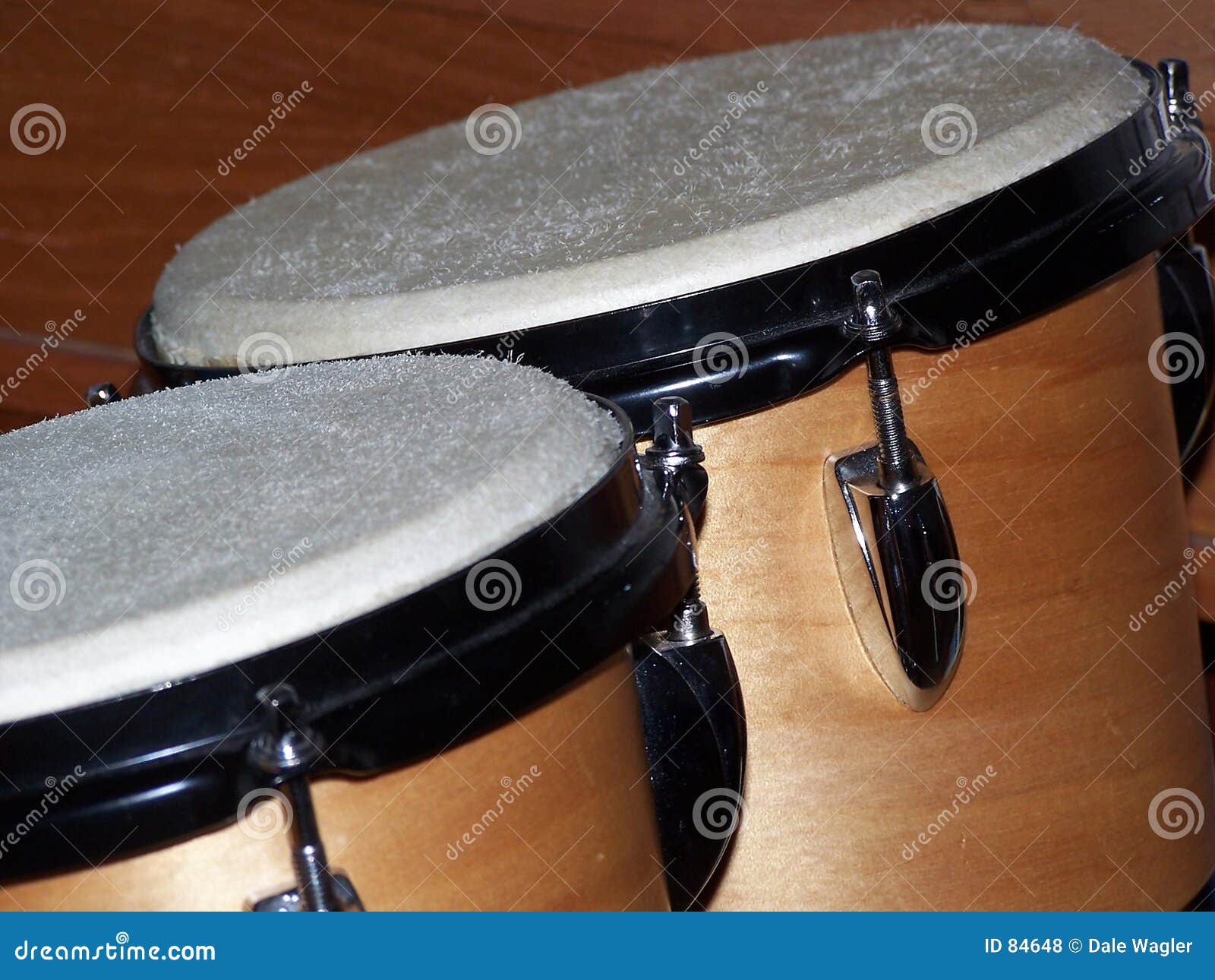 Tamburi del bongo fotografia stock. Immagine di pelle, africano - 84648