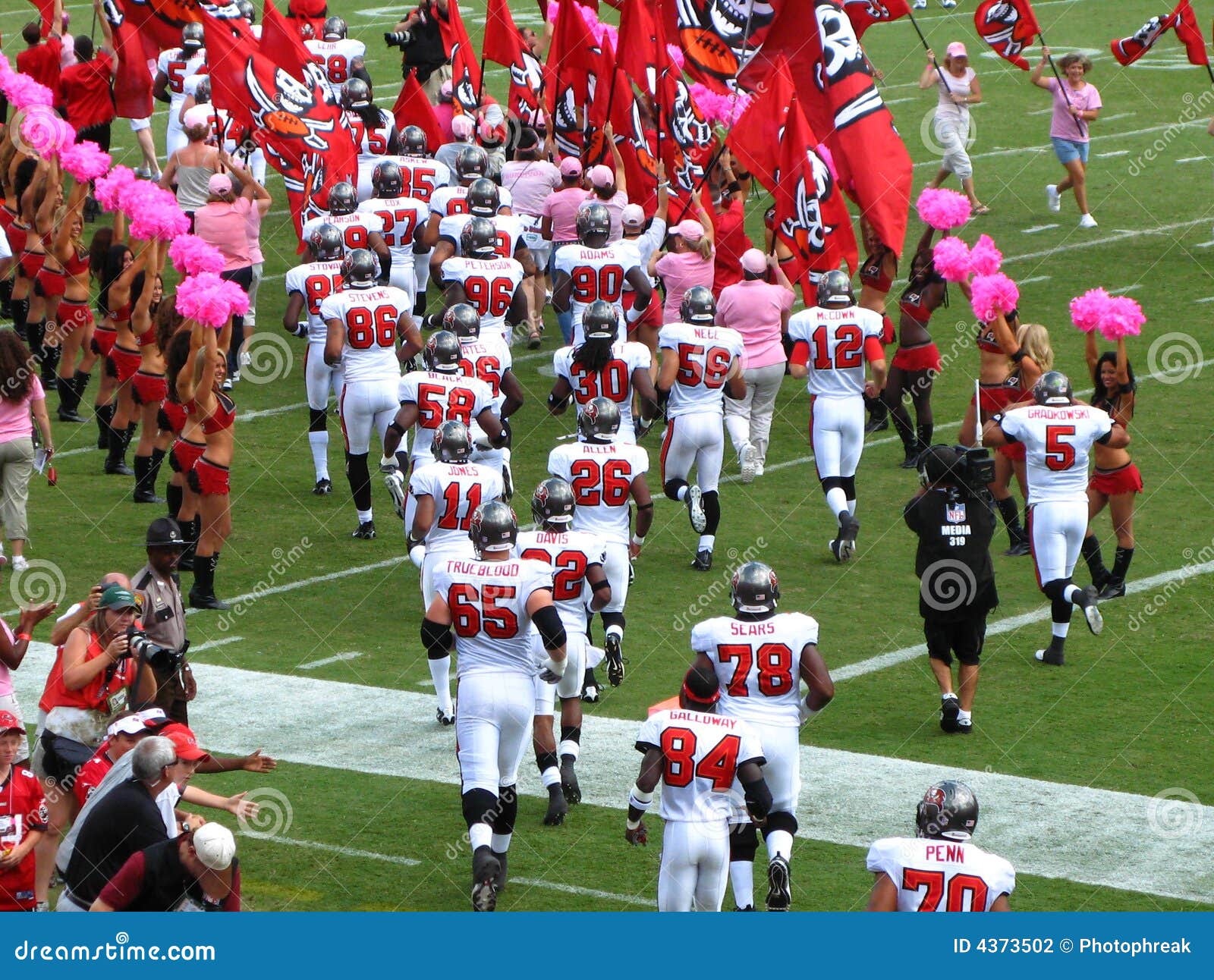 Tampa bay bucs editorial photography. Image of kickoff - 4373502