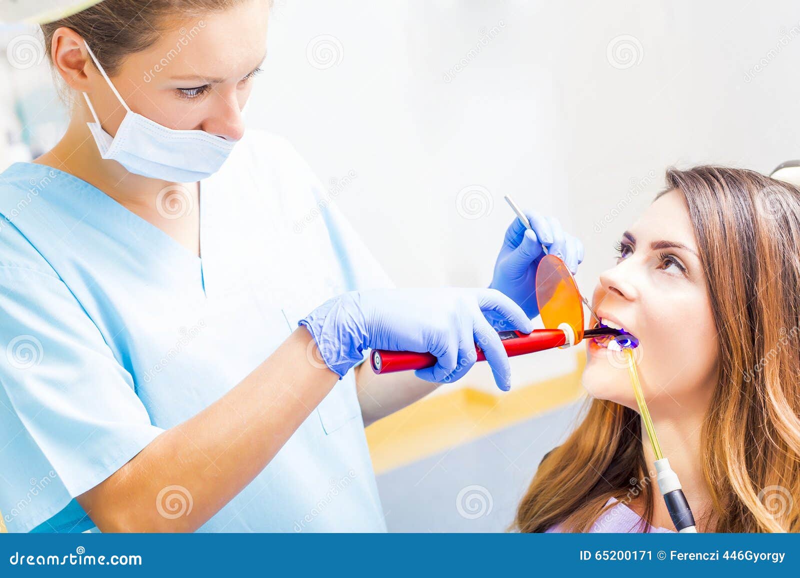 Tandarts Die Tand Behandelen Stock Afbeelding - Image of gezondheid ...