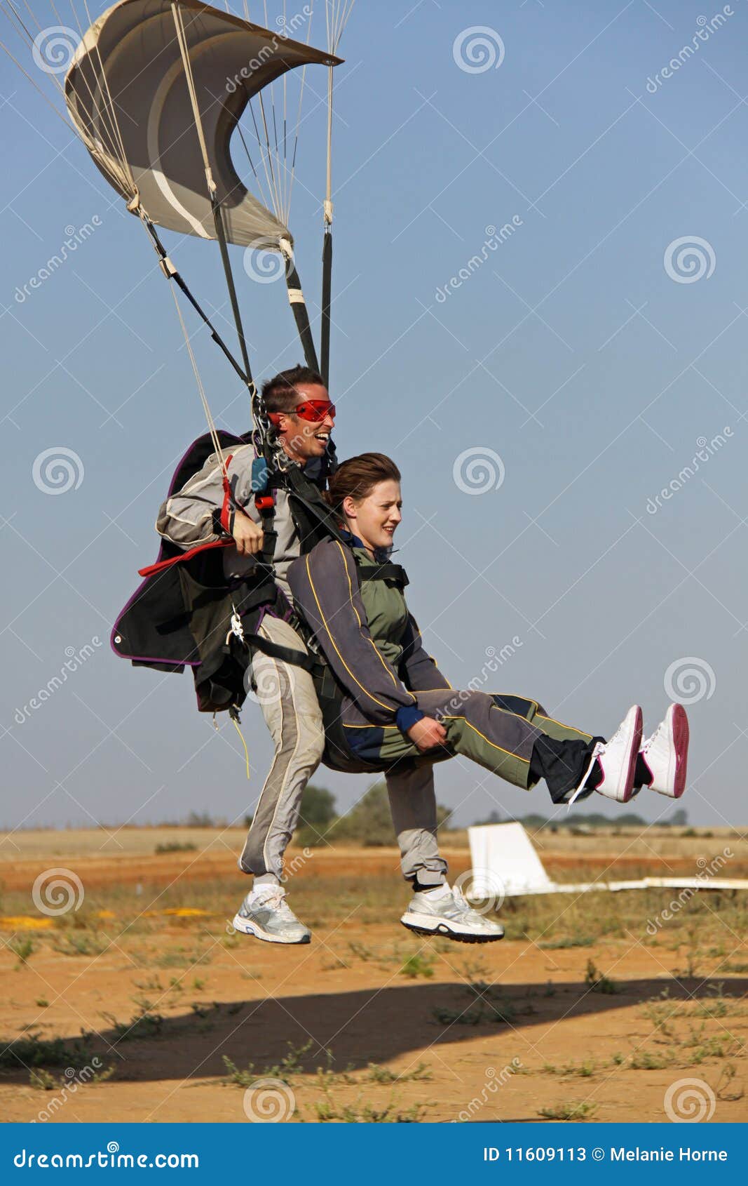 Tandem skydive landing stock image. Image of couple, sport - 11609113