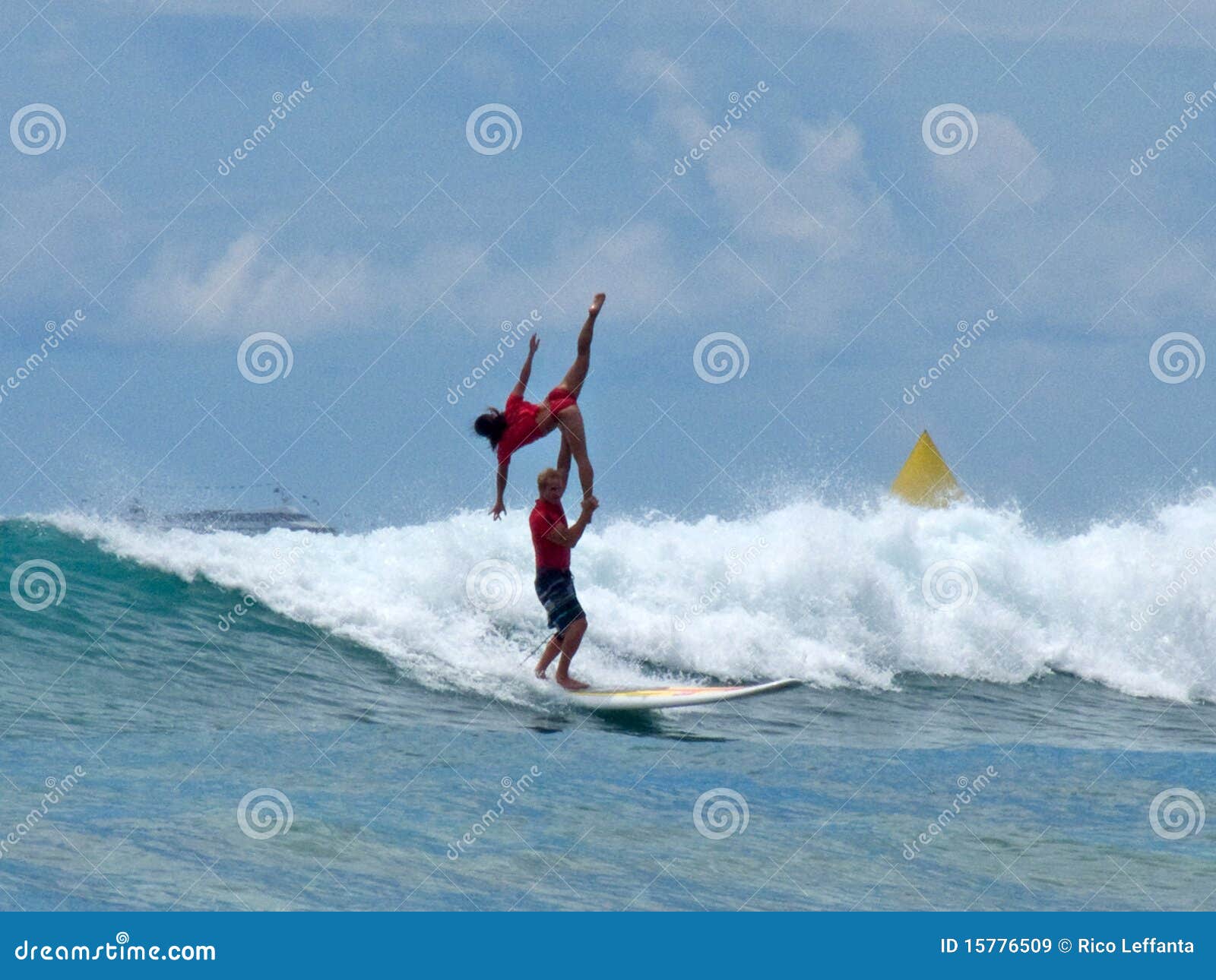 Tandem Surfing editorial stock image. Image of ocean - 15776509