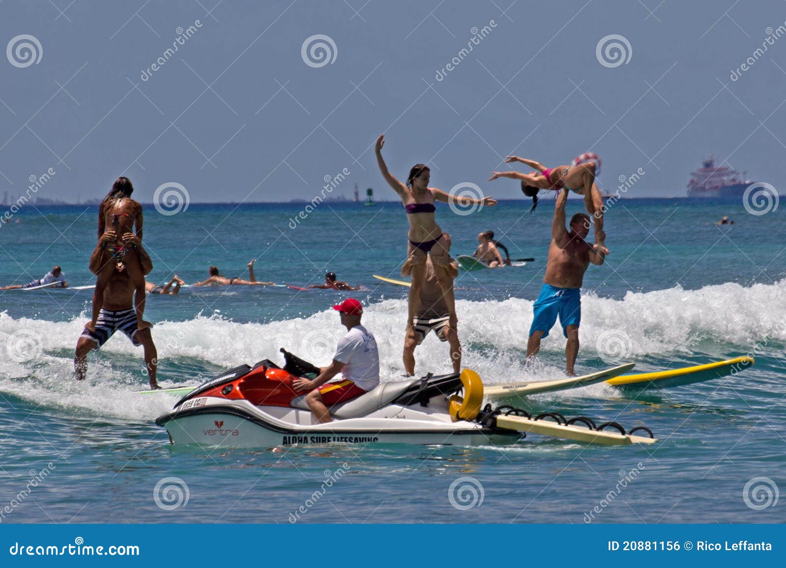 Tandem Surfing editorial photo. Image of kahanamoku, surfer - 20881156