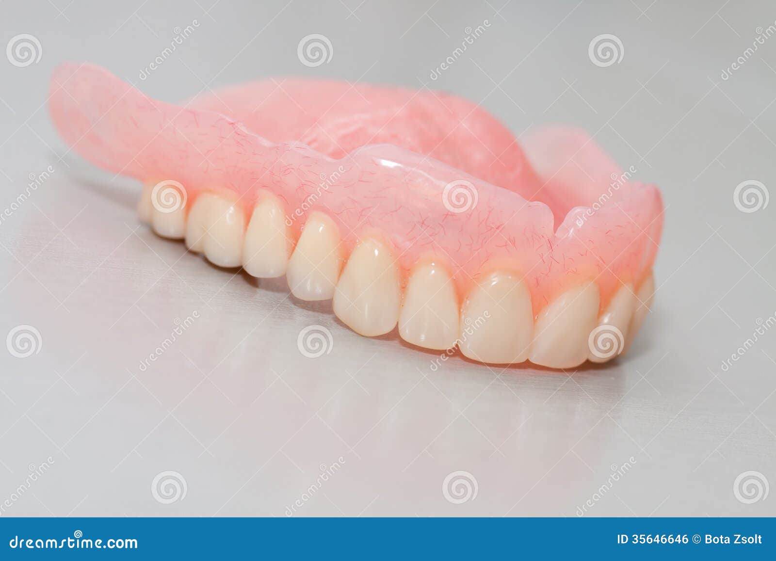 Tandprothese stock foto. Image of scherp, kunstmatig - 35646646