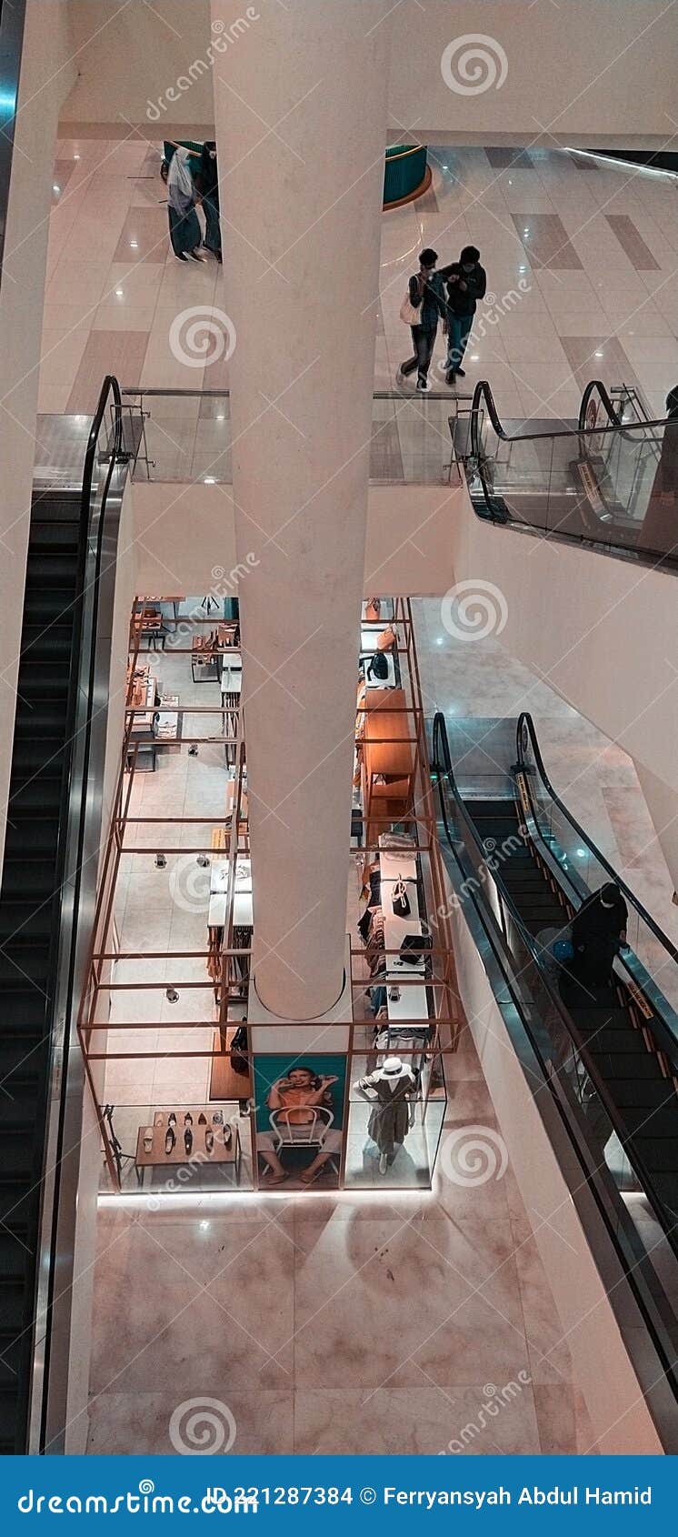 Tangga mall CCM editorial stock image. Image of architecture - 221287384