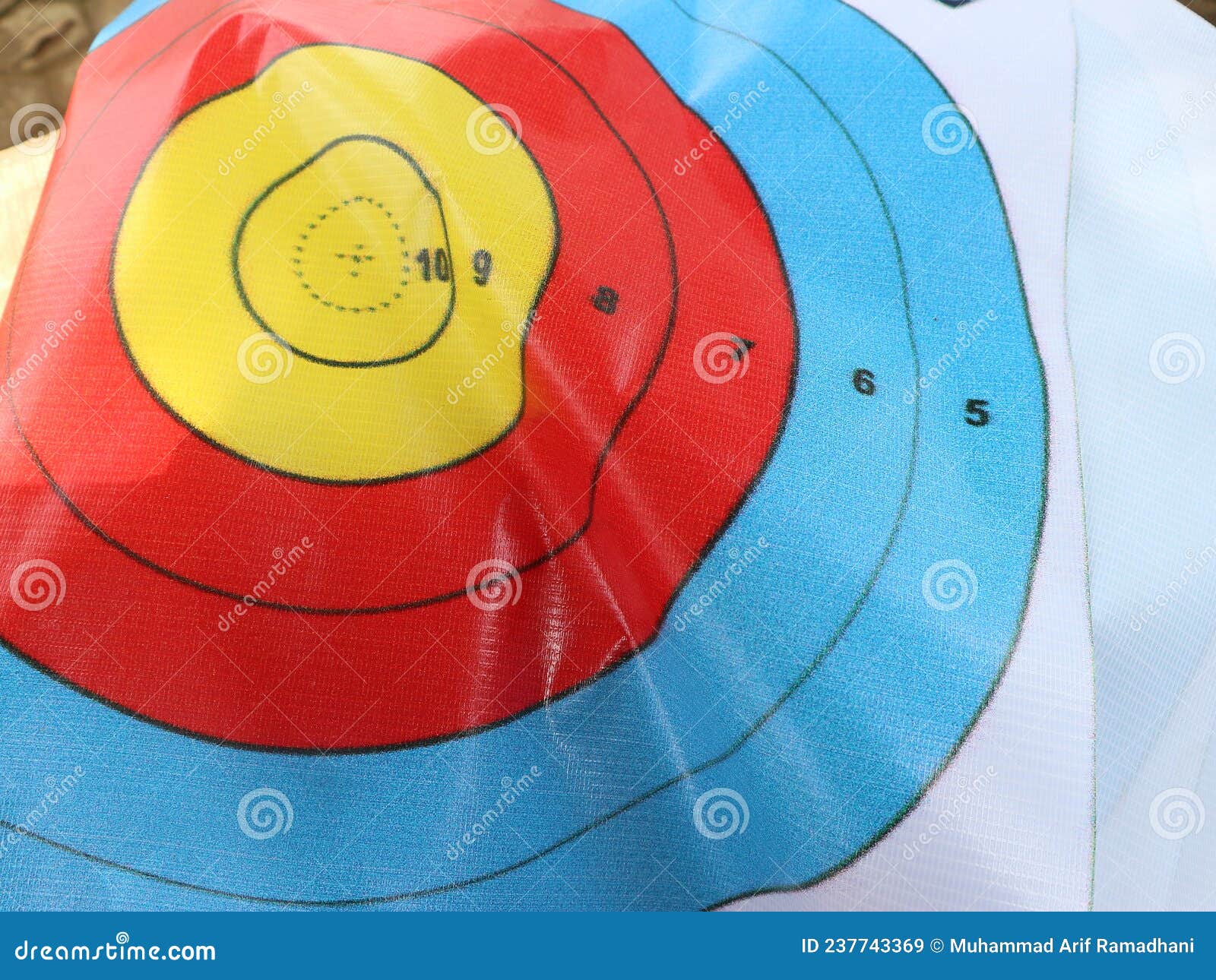 Tangled arrow target stock image. Image of wheel, crossbow - 237743369