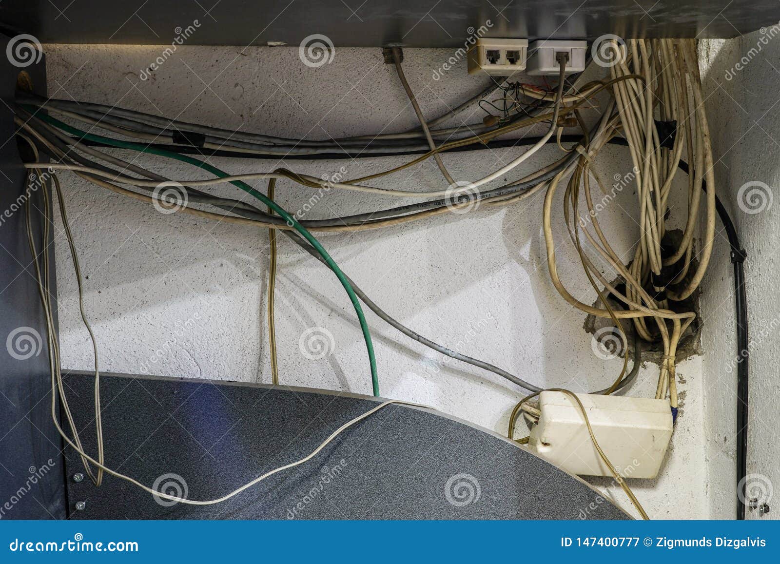 Tangled Network Wires