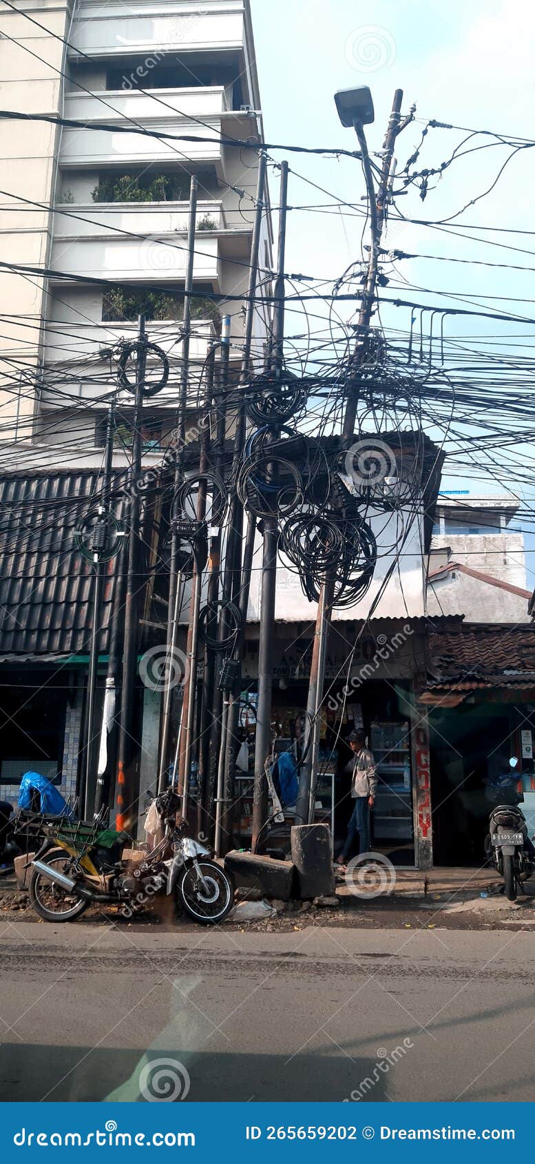 Tangled Wire at Busy Street Stock Photo - Image of stree, street: 265659202