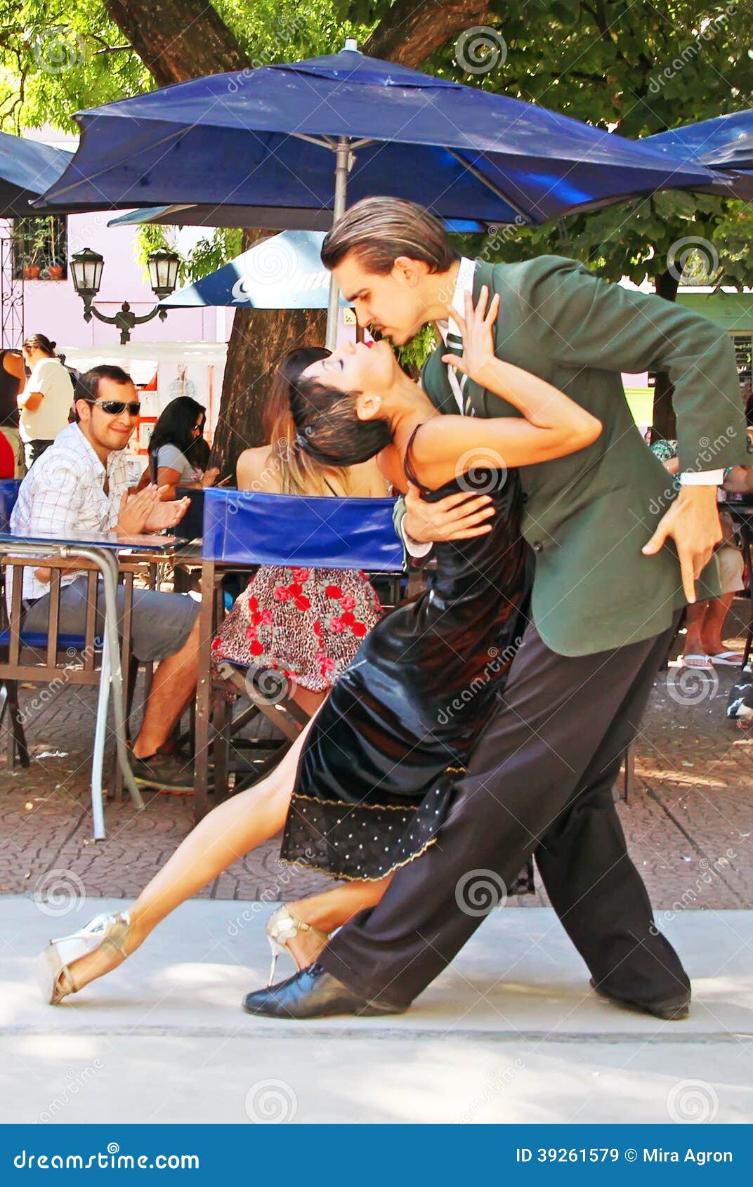 Tango in Buenos aires redactionele stock afbeelding. Image of ...