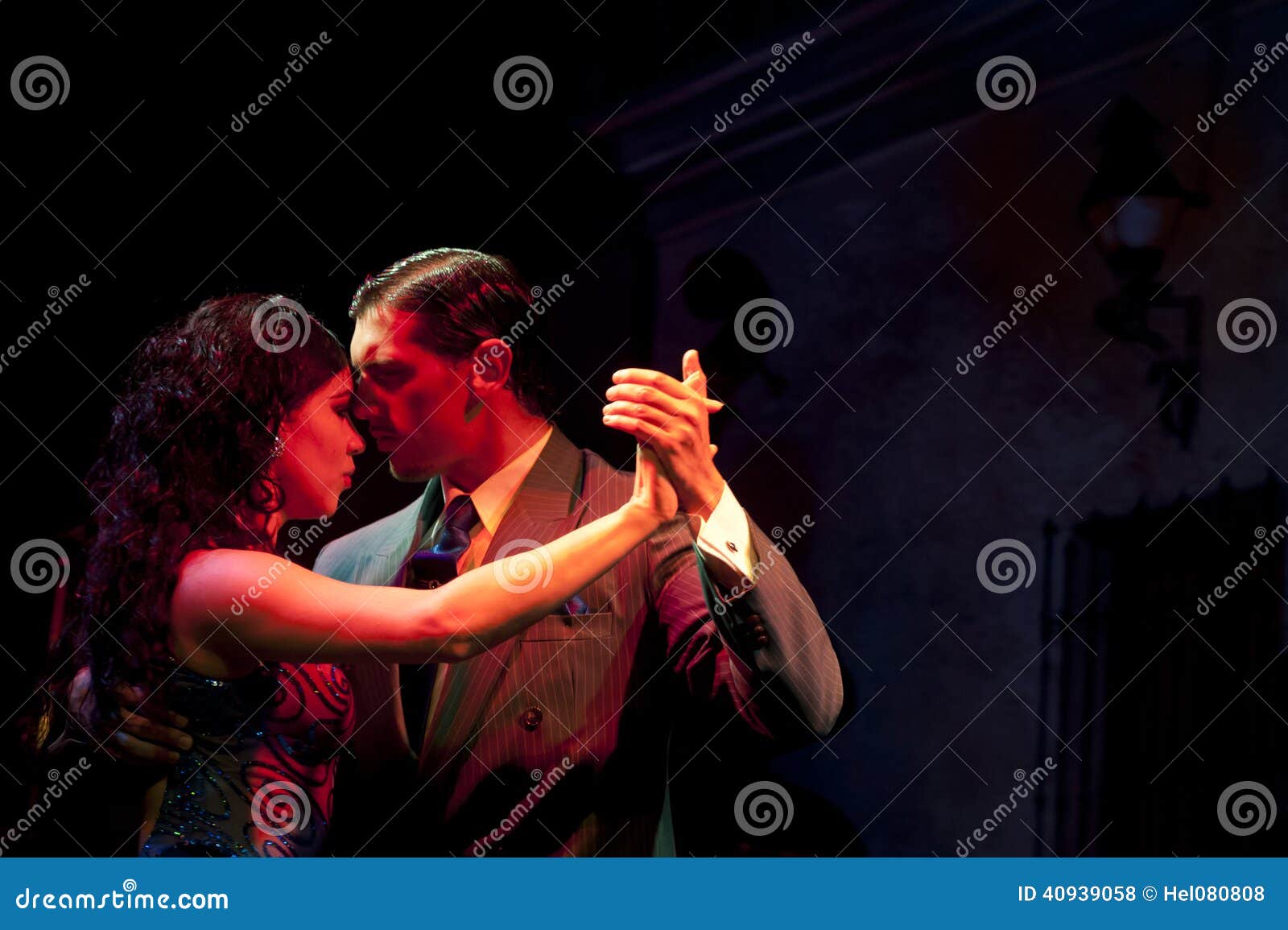 Argentine Street Tango Dancers