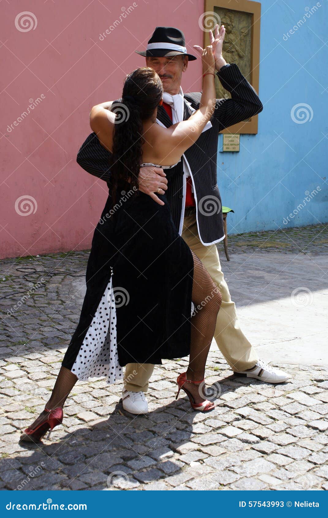 Tango Dancers Perform In Front Of The Historic Recoleta Cemetery ...