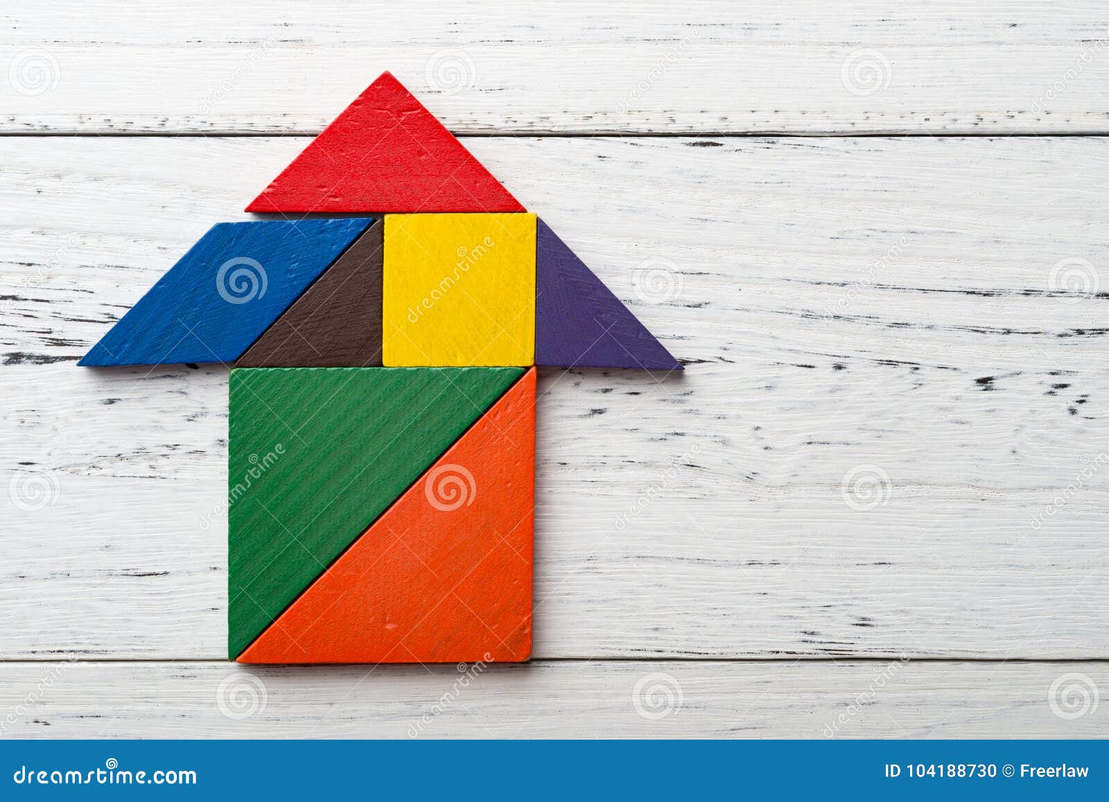 Tangram De Madeira Na Forma Da Casa Foto de Stock - Imagem de triângulo ...