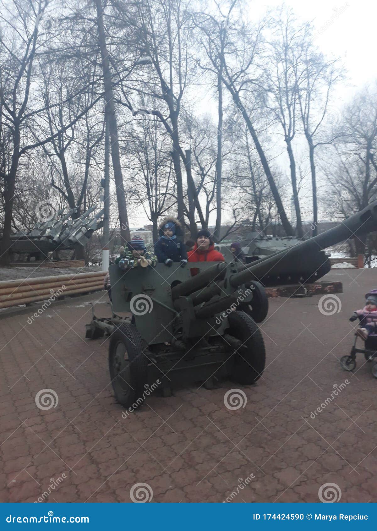 At the tank exhibition editorial image. Image of walk - 174424590