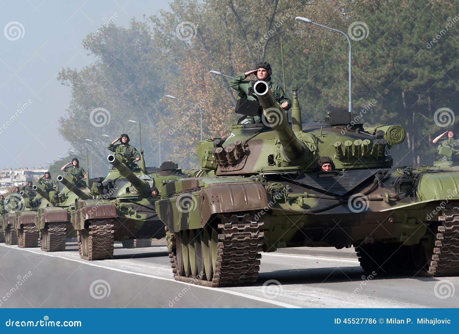 Tank - M 84AB1 redactionele foto. Image of één, zwaar - 45527786