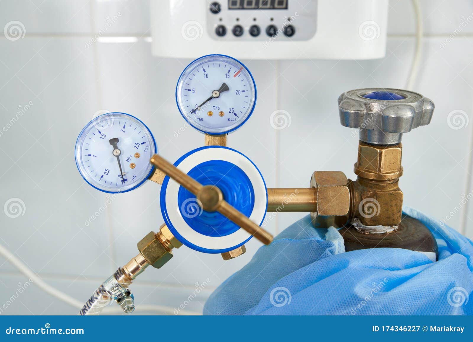 Oxygen Tank With Compressed Gas. Oxygen Mask And Black Oxygen Cylinder ...