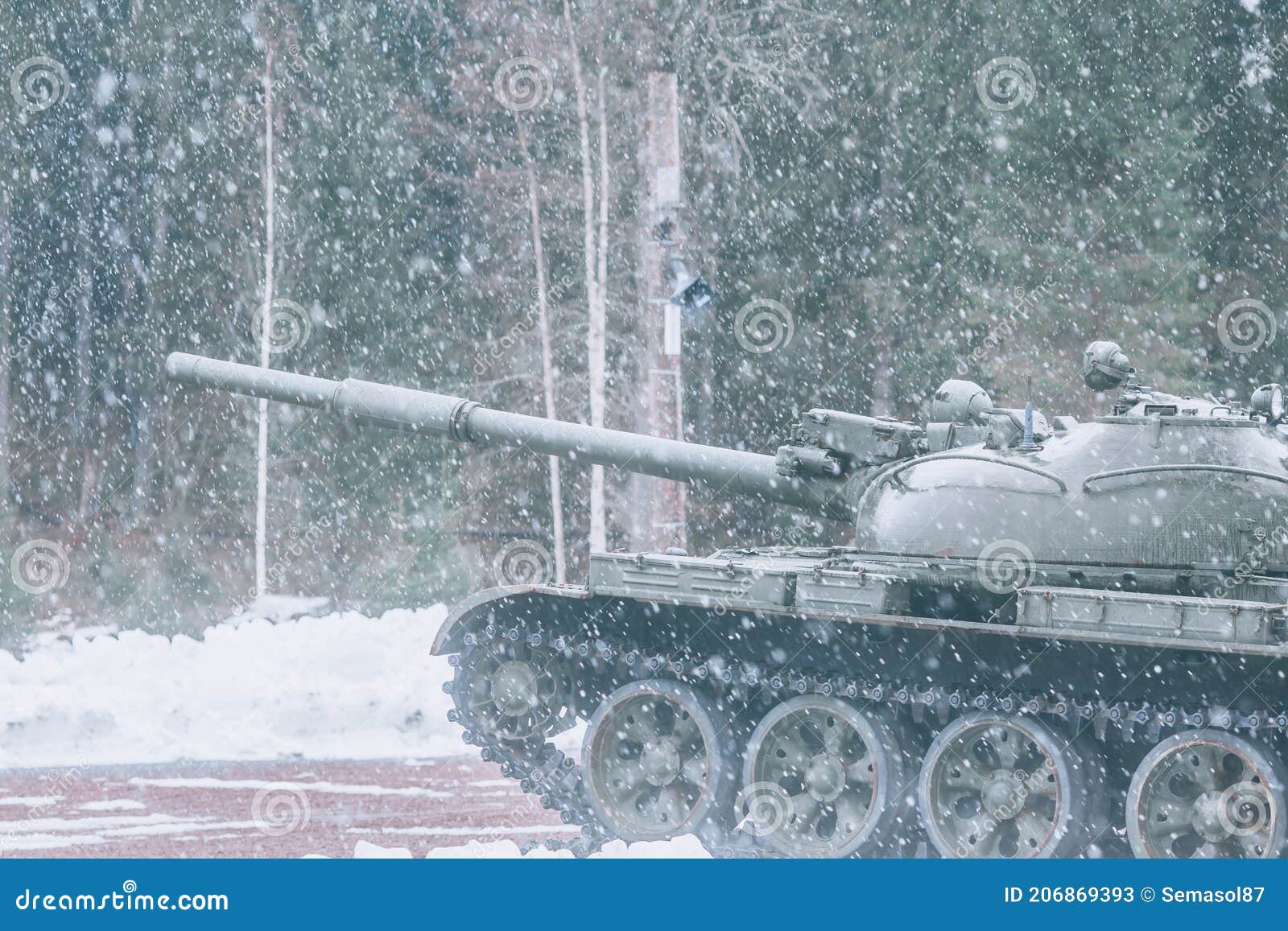 Tank during a Snowfall. Army Tank, Side View Stock Image - Image of ...