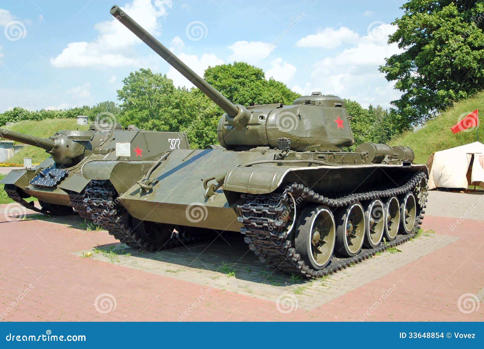 IMCDb.org: KhPZ T-44 in "日本モータースポーツ史 (Nippon motorsports shi), 1993"