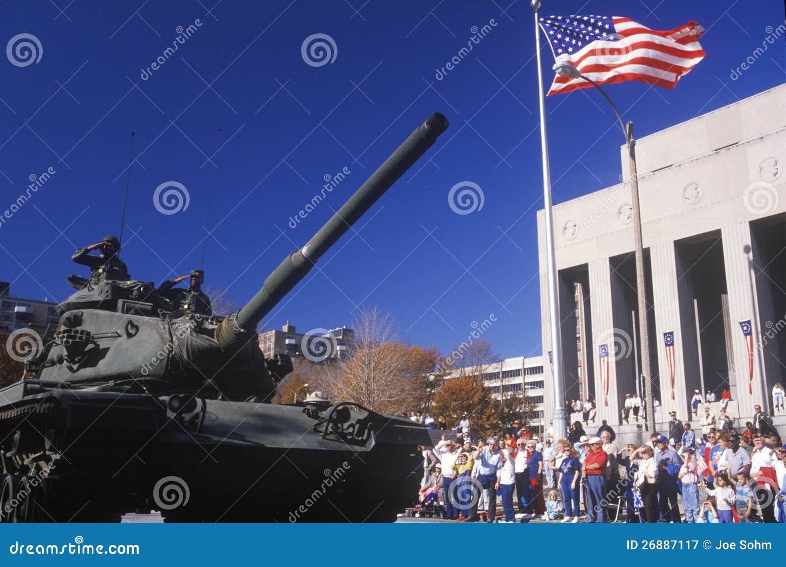 Tank in Veteran S Day Parade Editorial Photography - Image of marchers ...