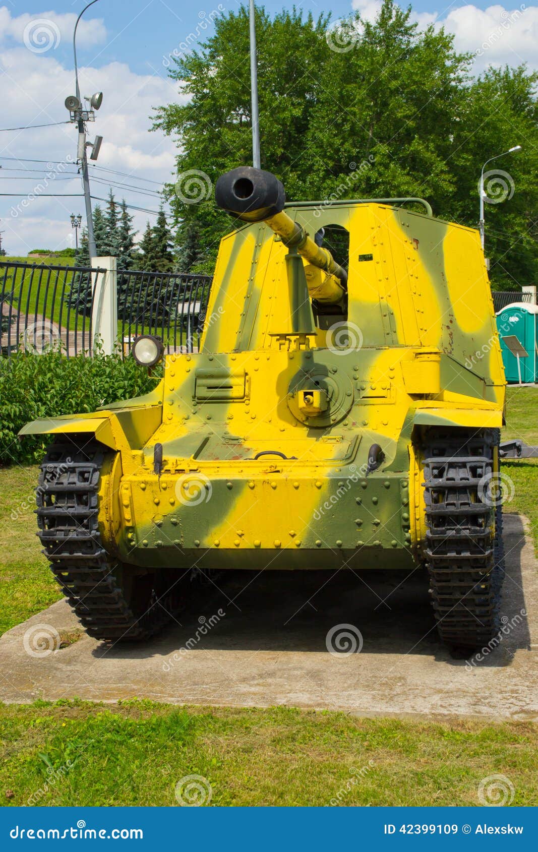 Tank from World War II stock image. Image of arms, goal - 42399109