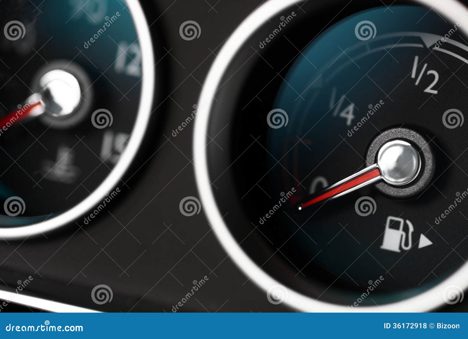 Tankanzeige stockfoto. Bild von auto, laufwerk, gefüllt - 36172918